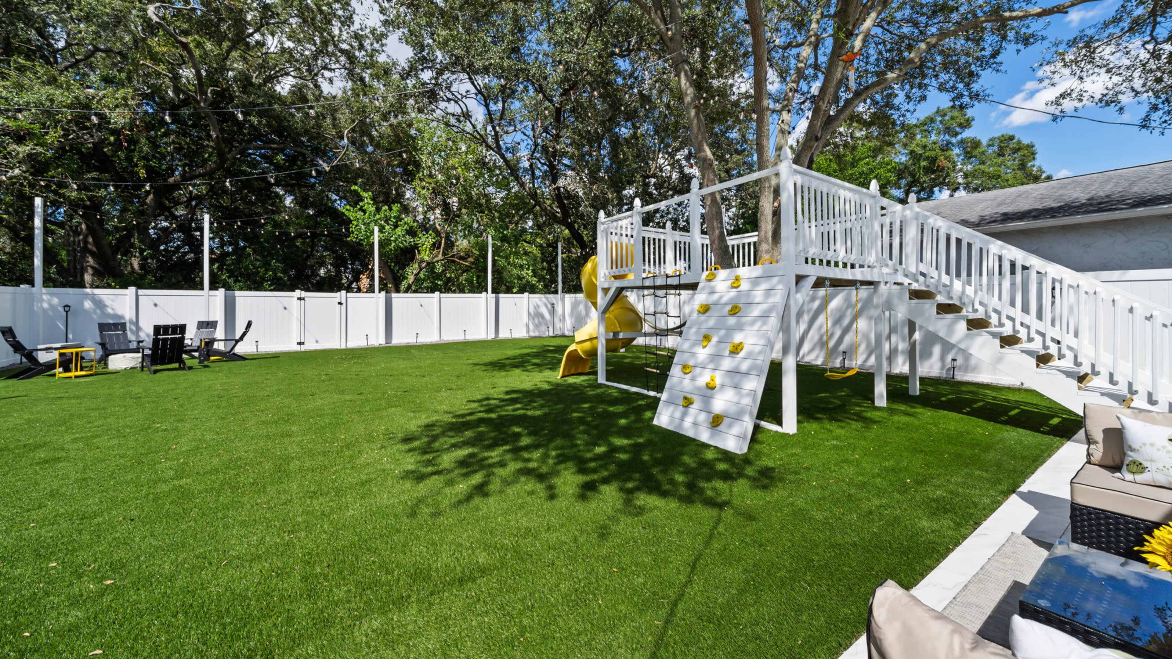 Ahna's Backyard | Spacious Backyard with Open Roof Treehouse Playground ...