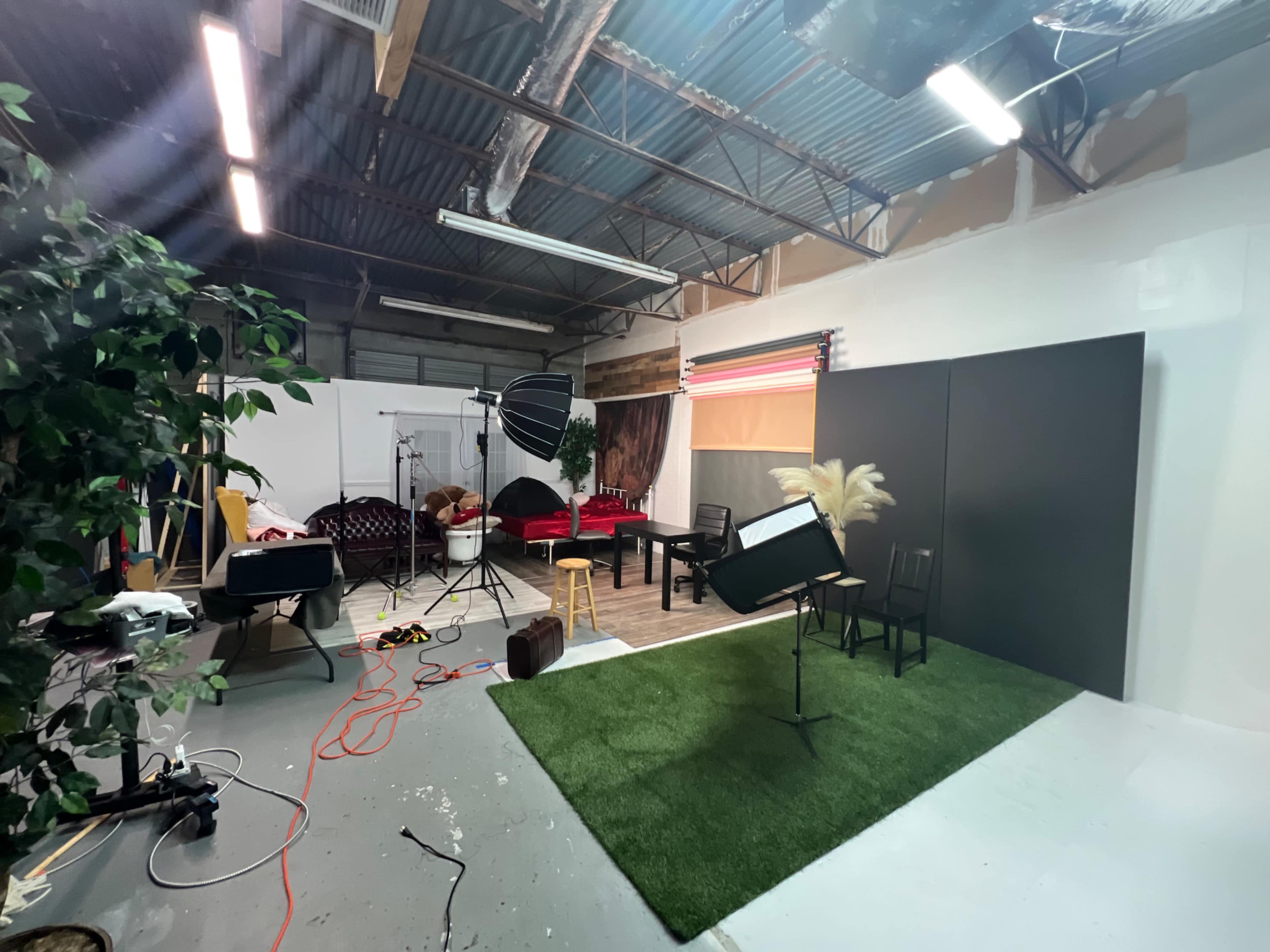 Amazing photo studio, Tampa, FL | Production | Peerspace