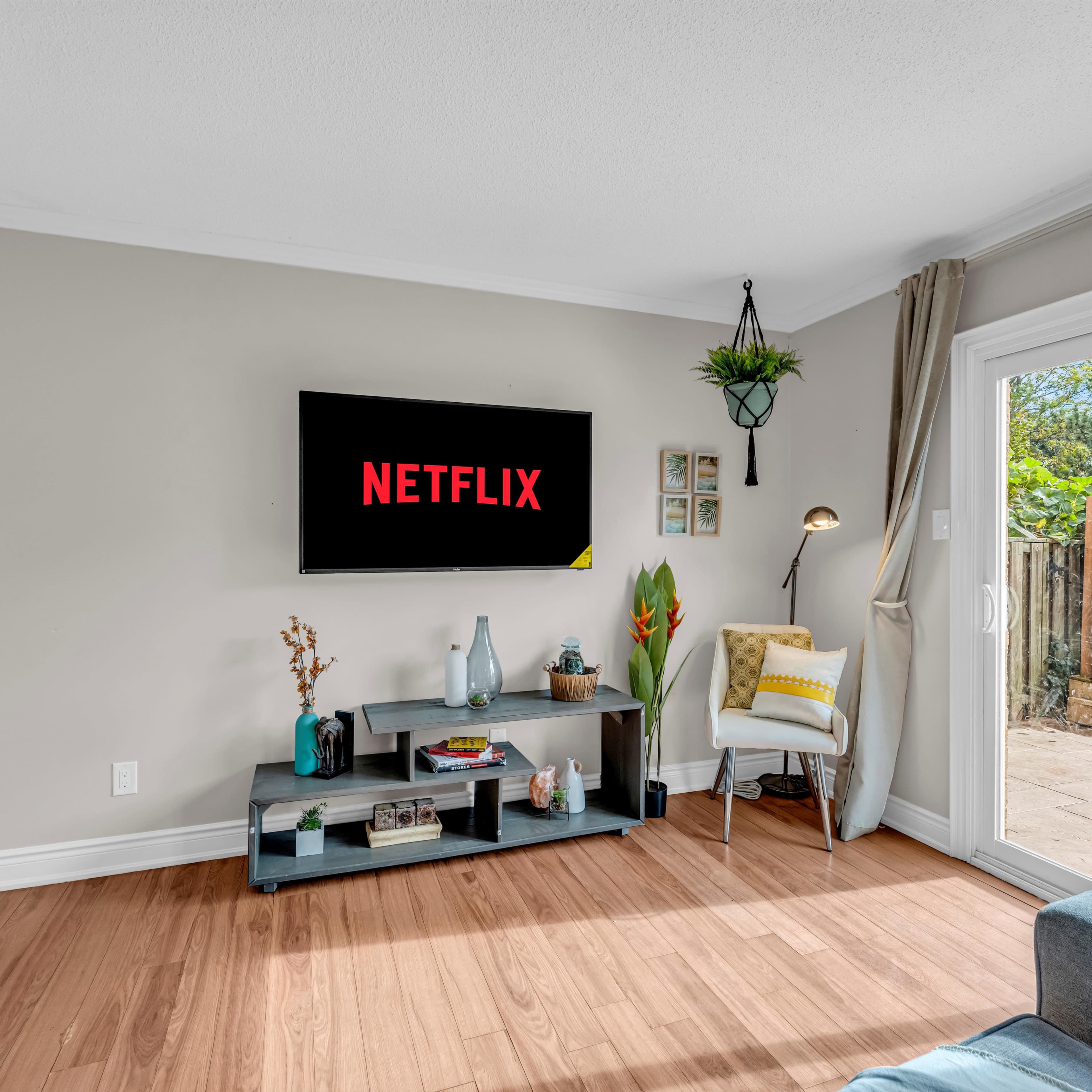 Retro Arcade Home - Modern Home With Vintage Arcade Setup, Brampton ...