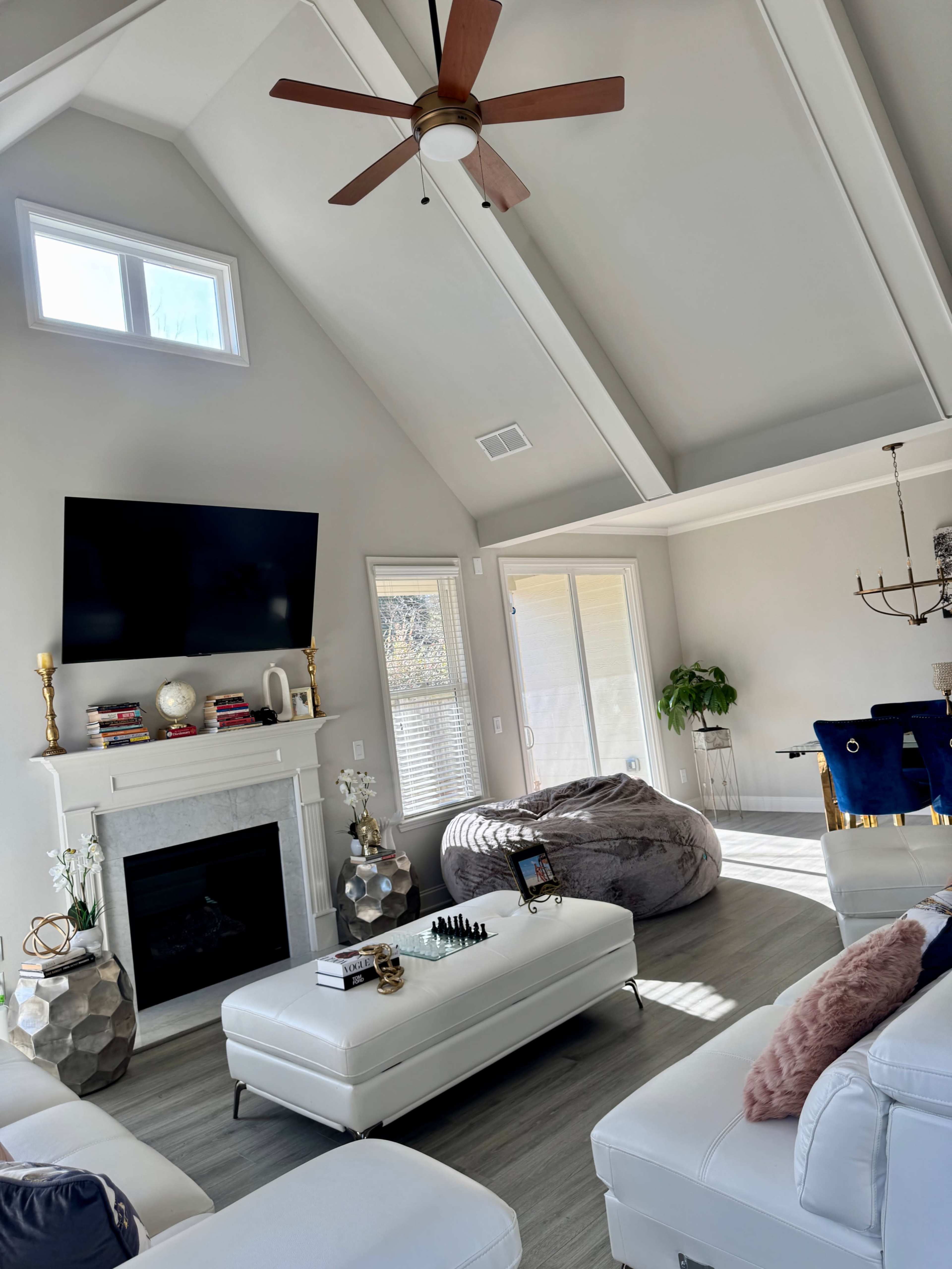 Modern Sun-Filled Loft with Vaulted Ceilings & Fire Place, Marietta, GA ...