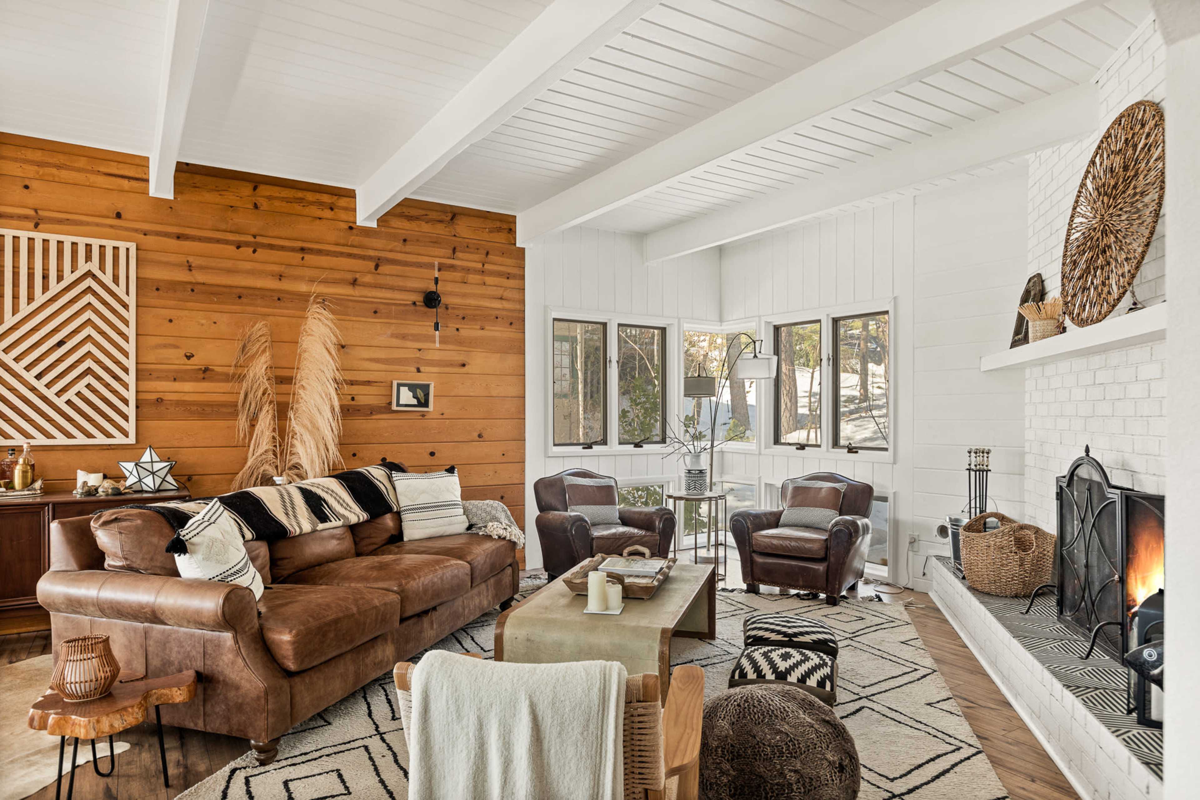 Rustic Modern Designer Mountain Retreat with Gameroom and Hot Tub, Lake ...