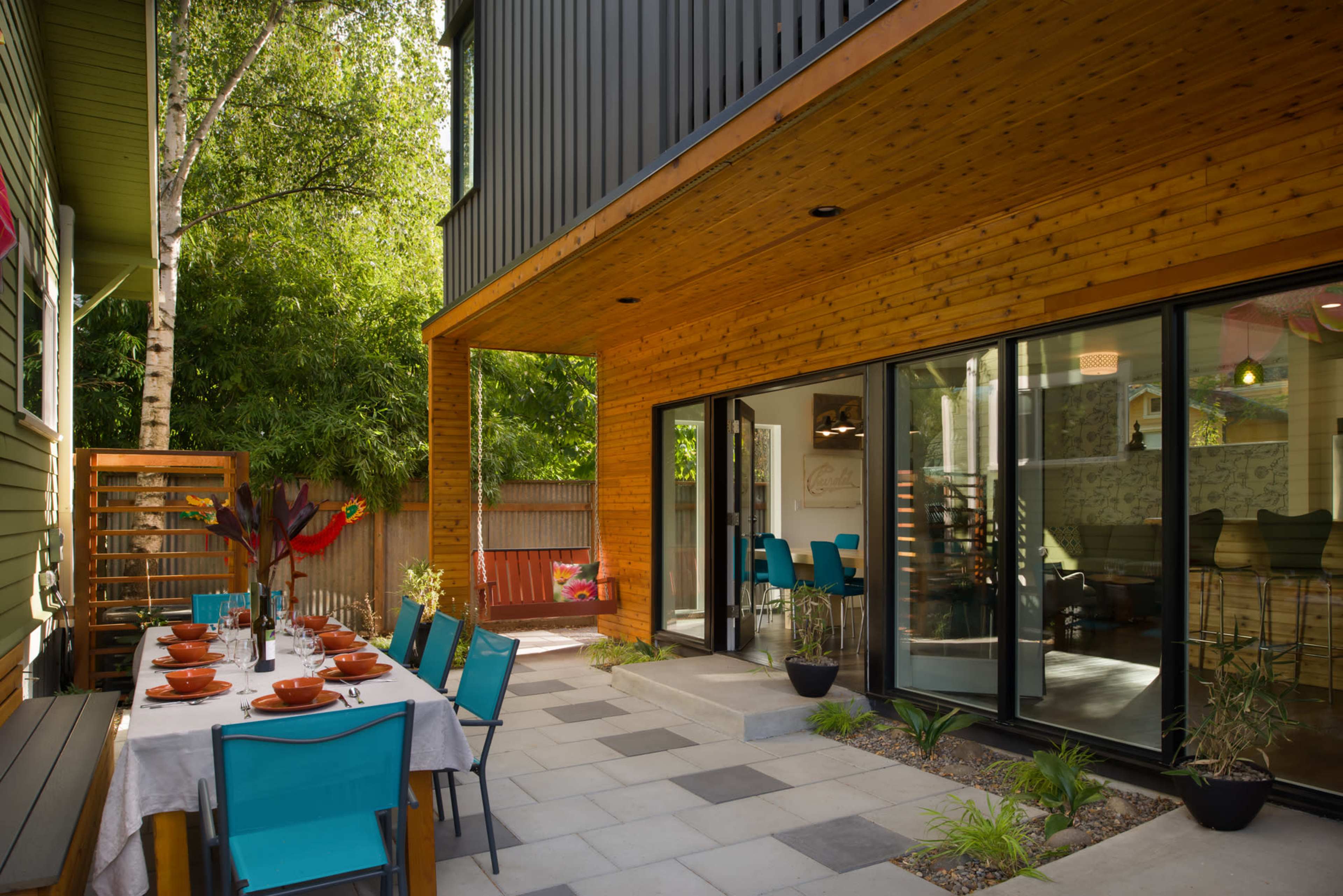 Modern bright house close in to Portland's hip Mississippi Ave ...
