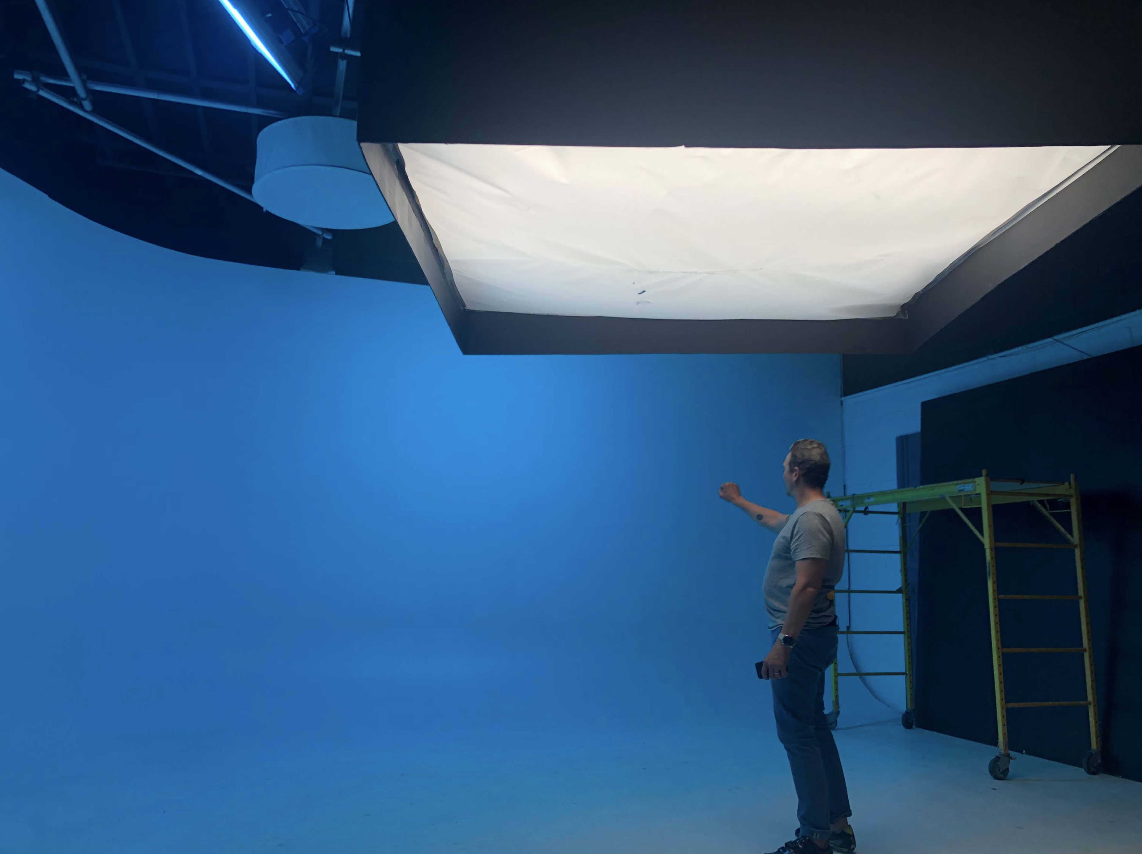 46FT Cyclorama with RGB/Softbox Lighting in Professional Film Studio ...