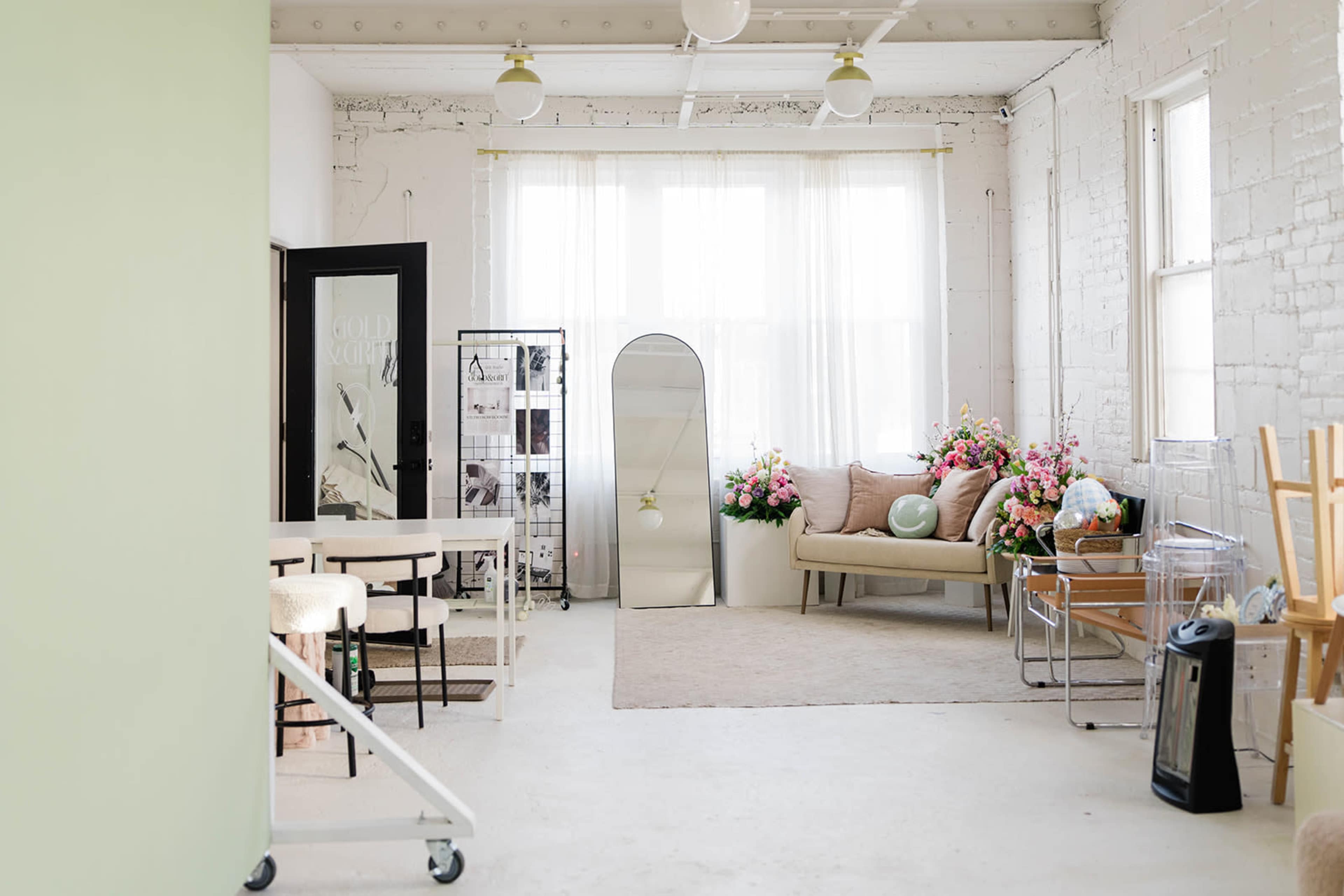 White Natural Light Aesthetic Photo Studio In Detroit, Detroit, MI ...