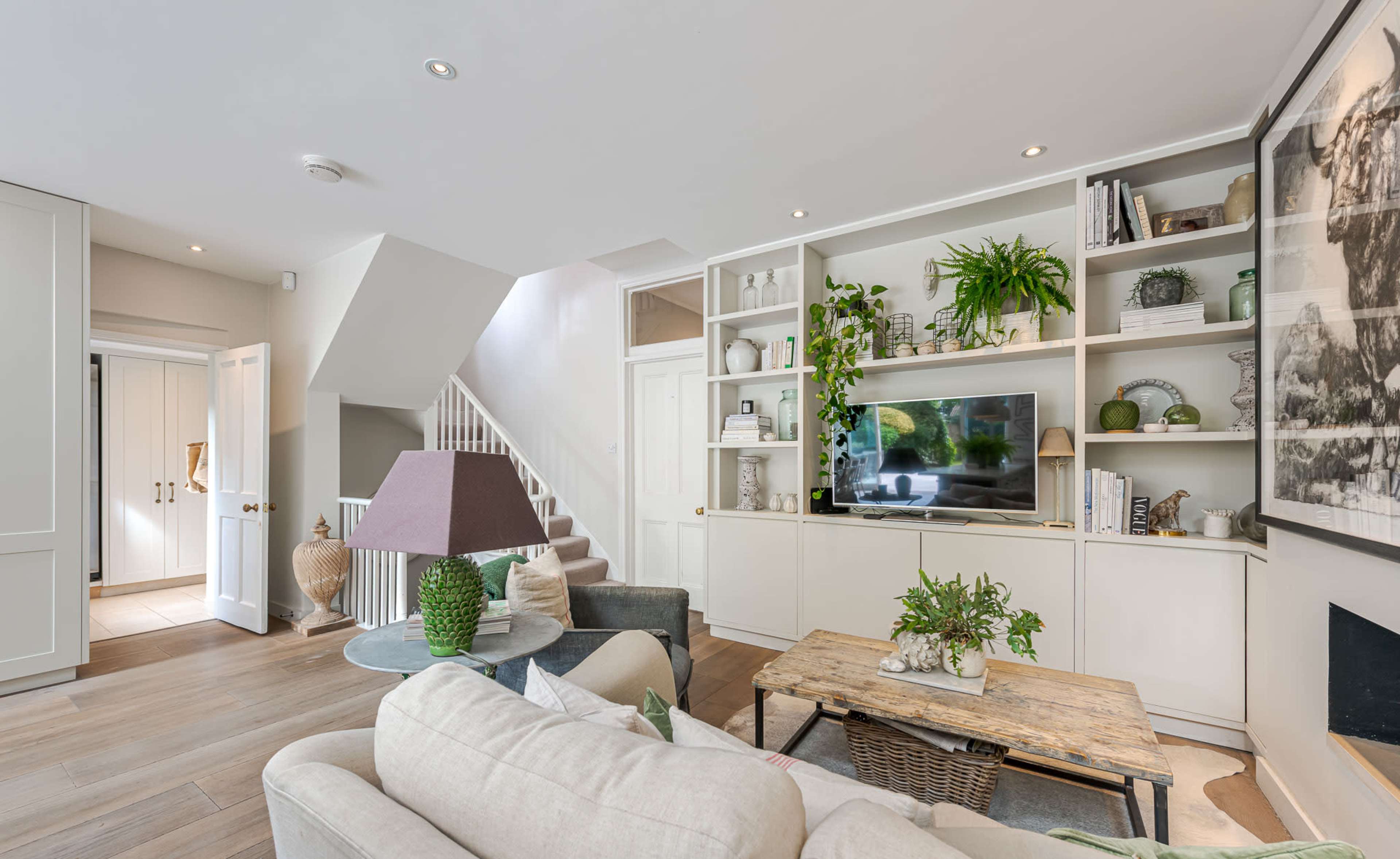 Larkhall Rise Home with Garden Pizza Oven, Clapham London | Production ...