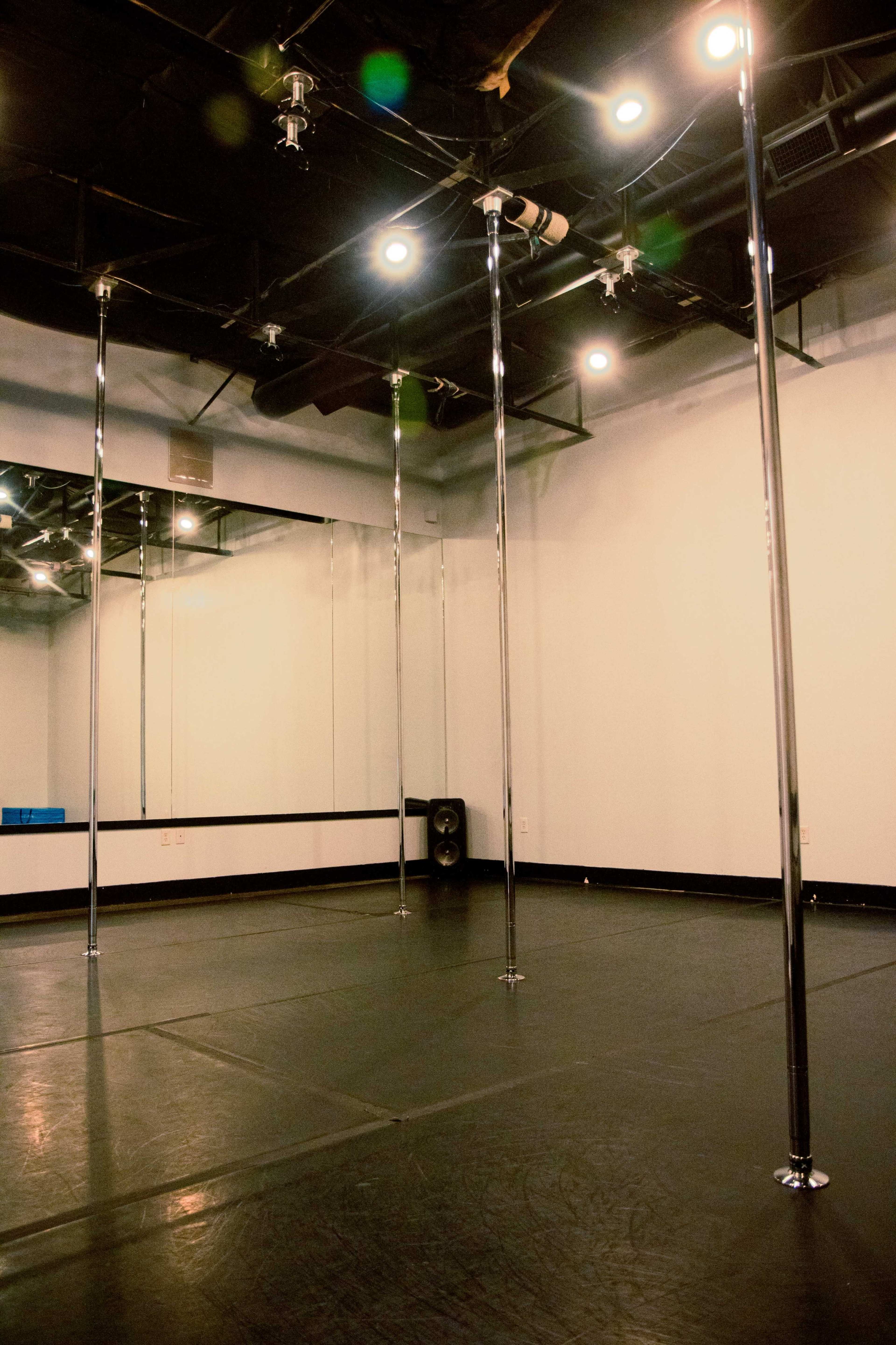 Large (Pole) Dance / Rehearsal Studio, Dallas, TX | Production | Peerspace