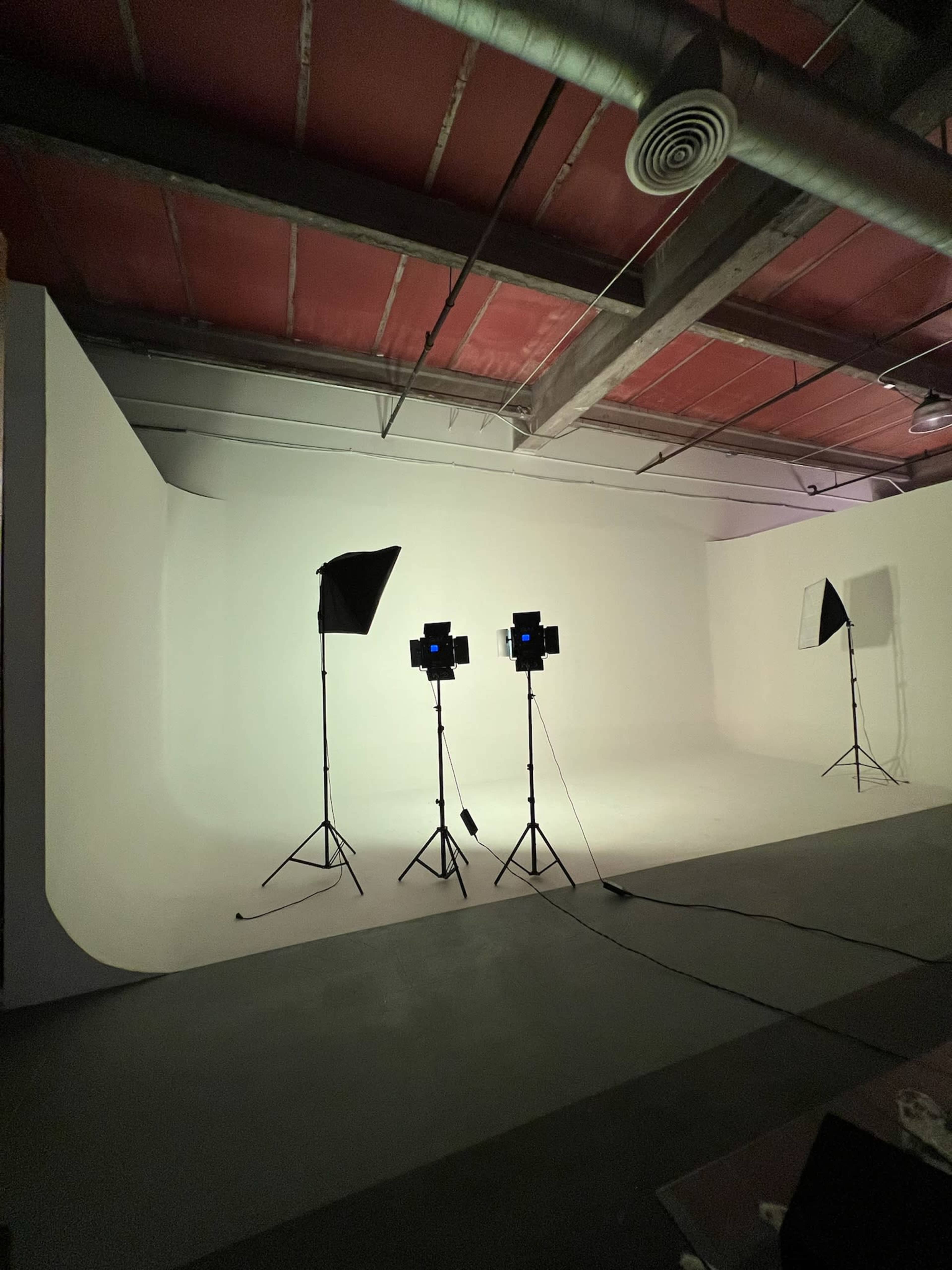 Fully Customizable White Cyclorama, miami, FL | Event | Peerspace