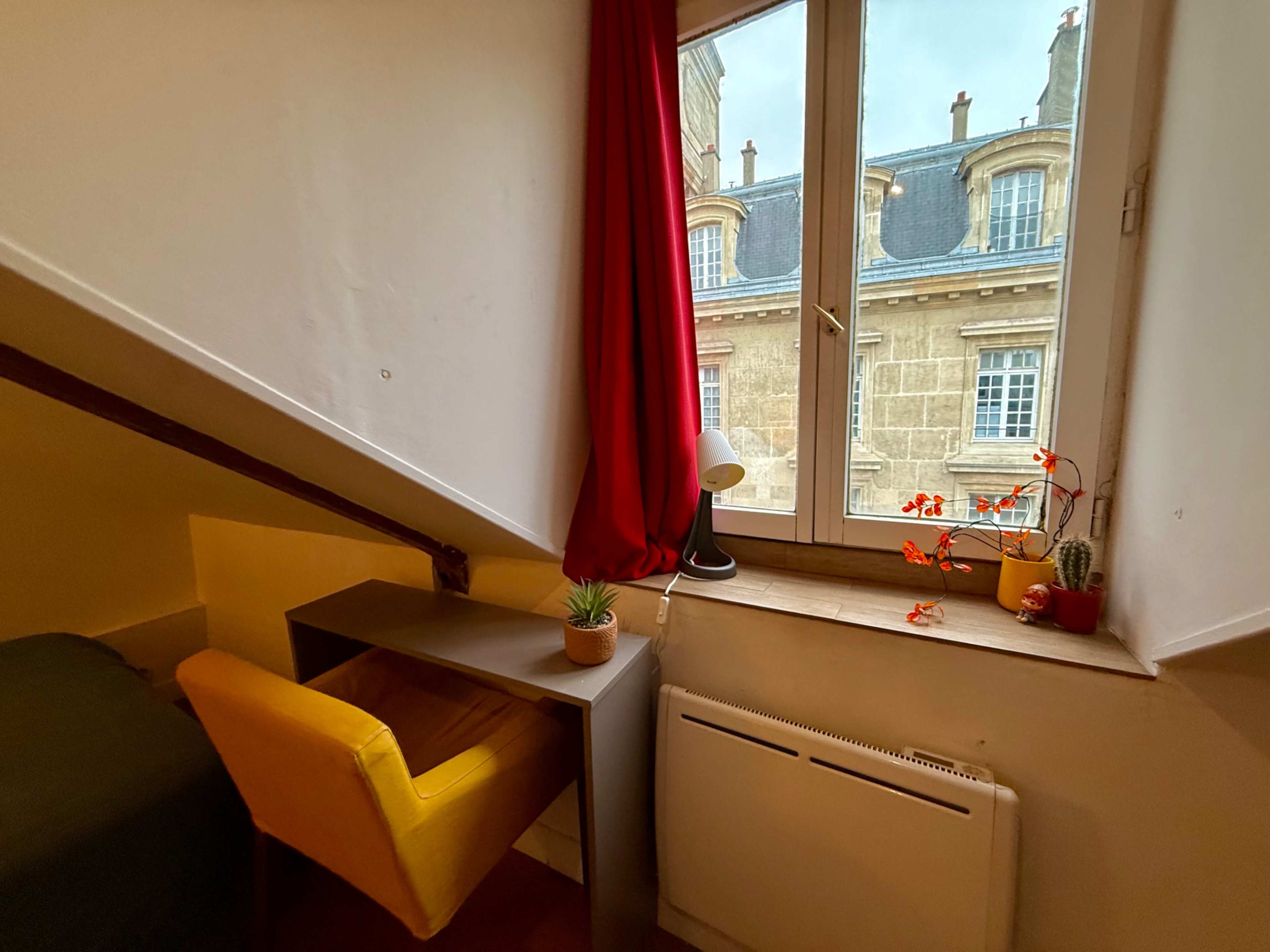 Studio | Cozy Attic Loft with Beams – Central Paris, Paris | Production ...