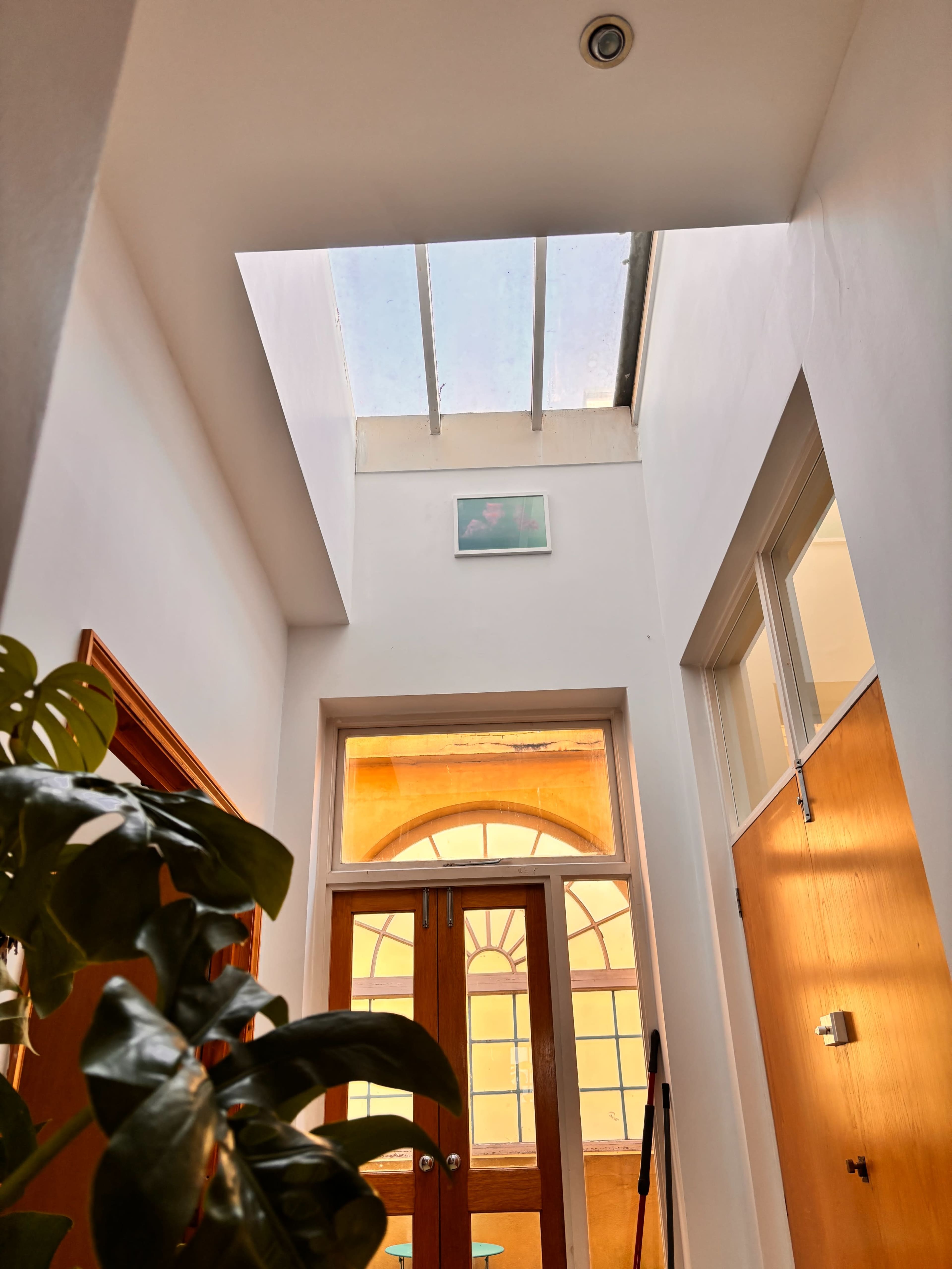 Converted factory apartment with high ceilings & archway windows ...