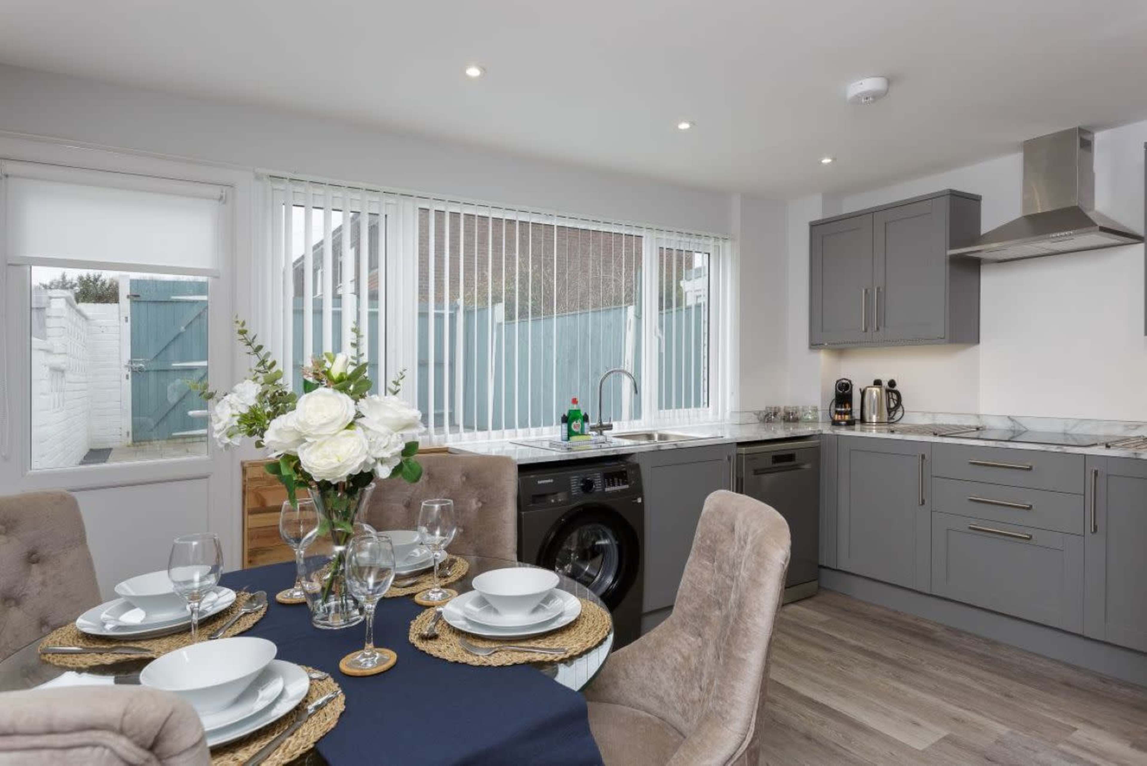 Castle View-2 BR Stylish House Port Solent & views, Portsmouth ...