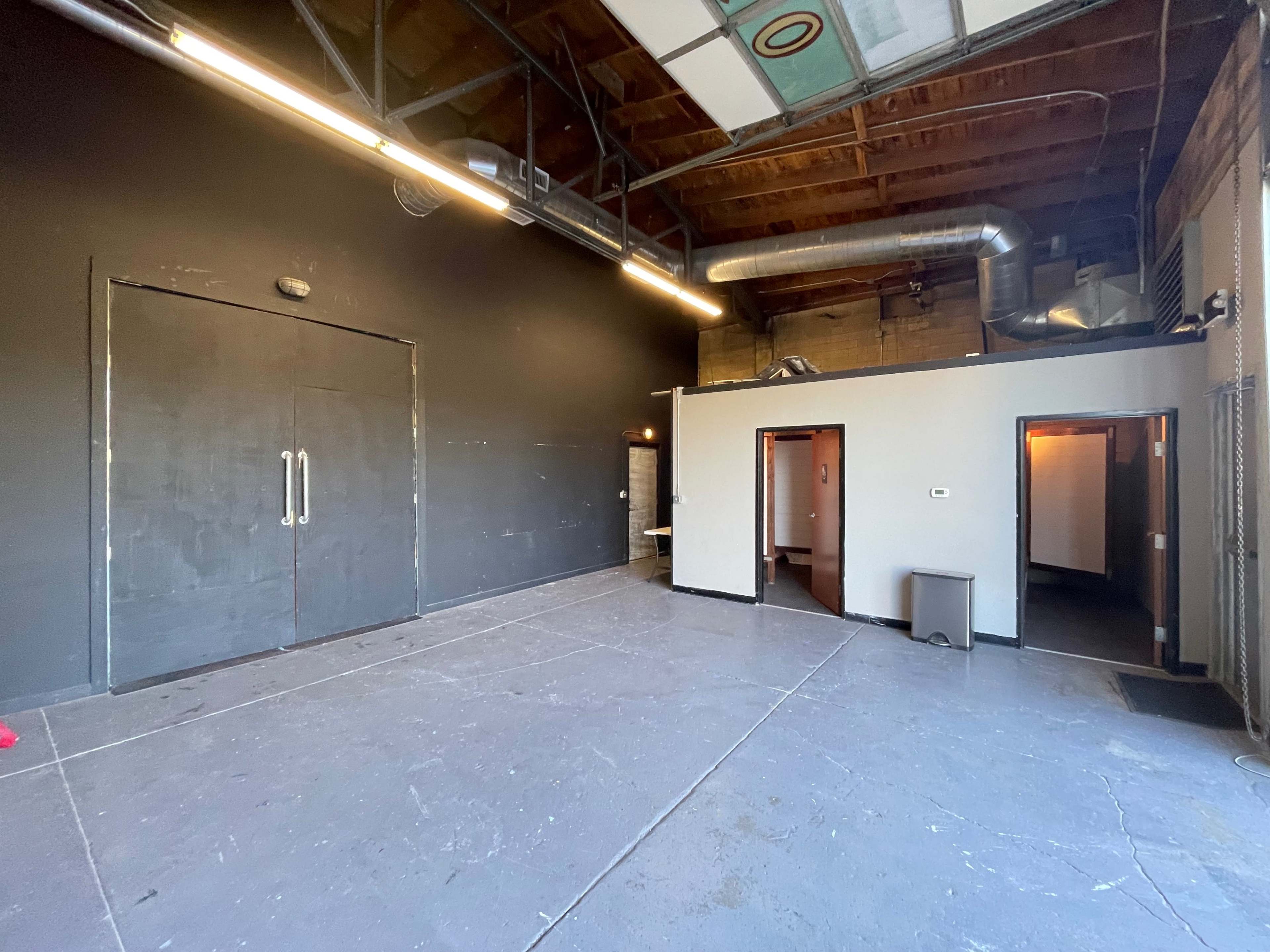 Huge Film Studio 4600sqft, drive in cars, high ceilings, private ...