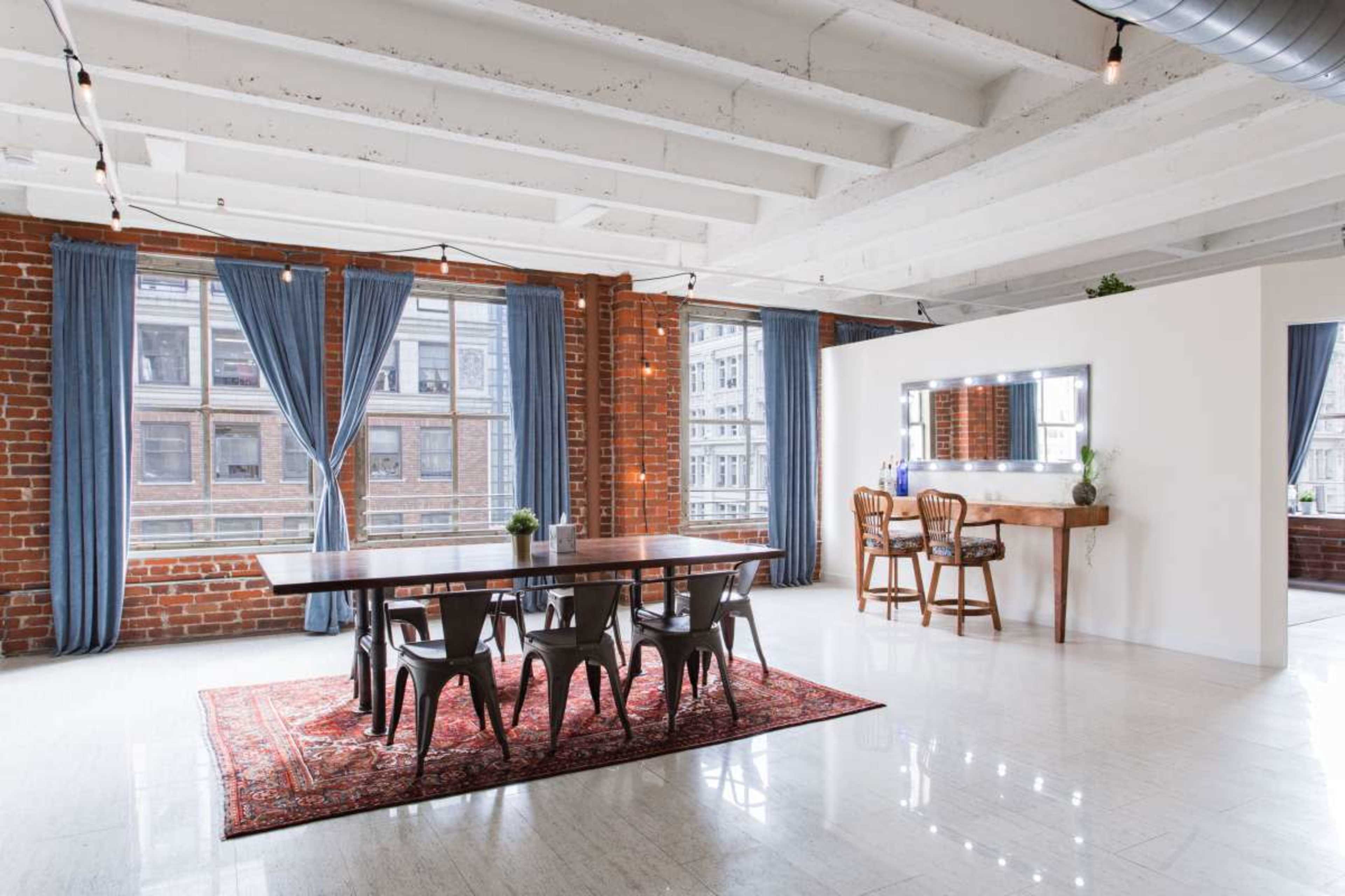 Light-filled New York Style Loft in DTLA with Rustic Library Room, Los ...