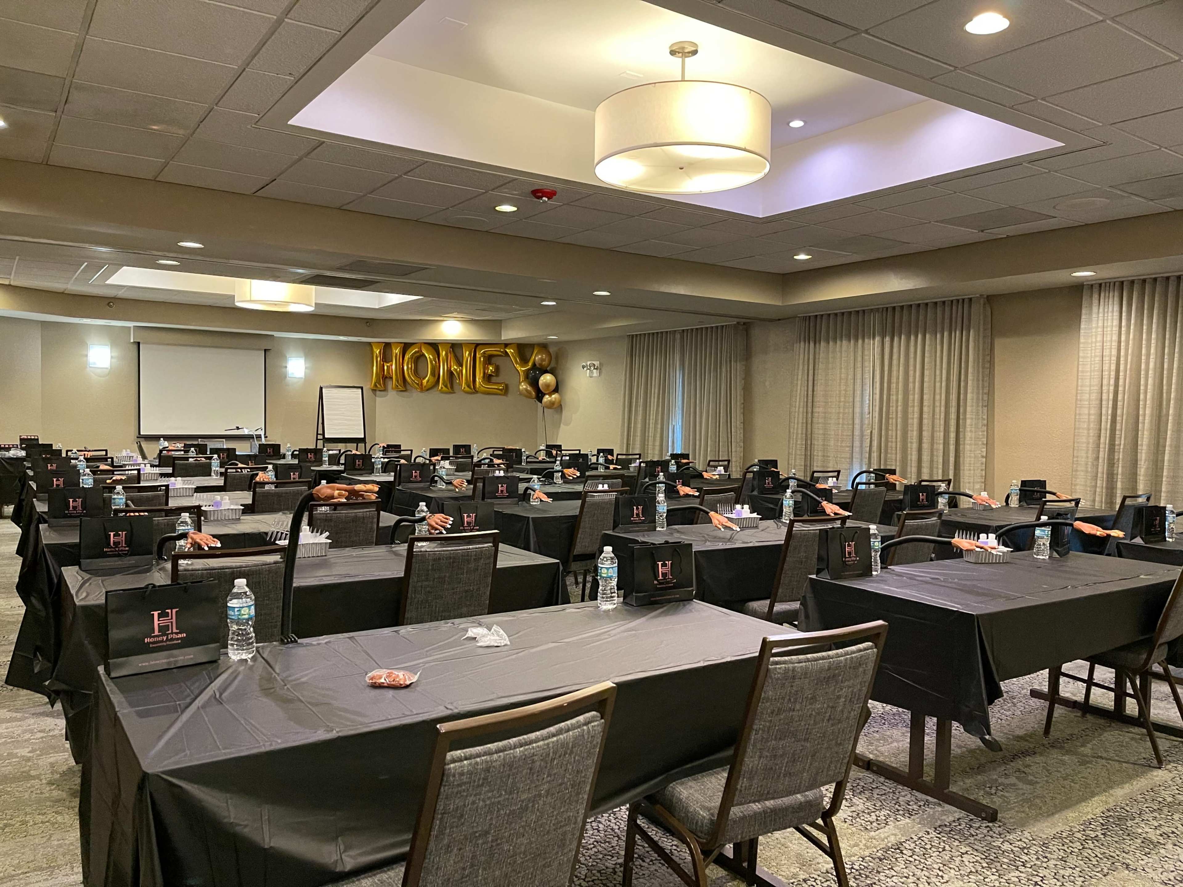 Courtyard by Marriott Fort Lauderdale N | Meeting room with multile set ...