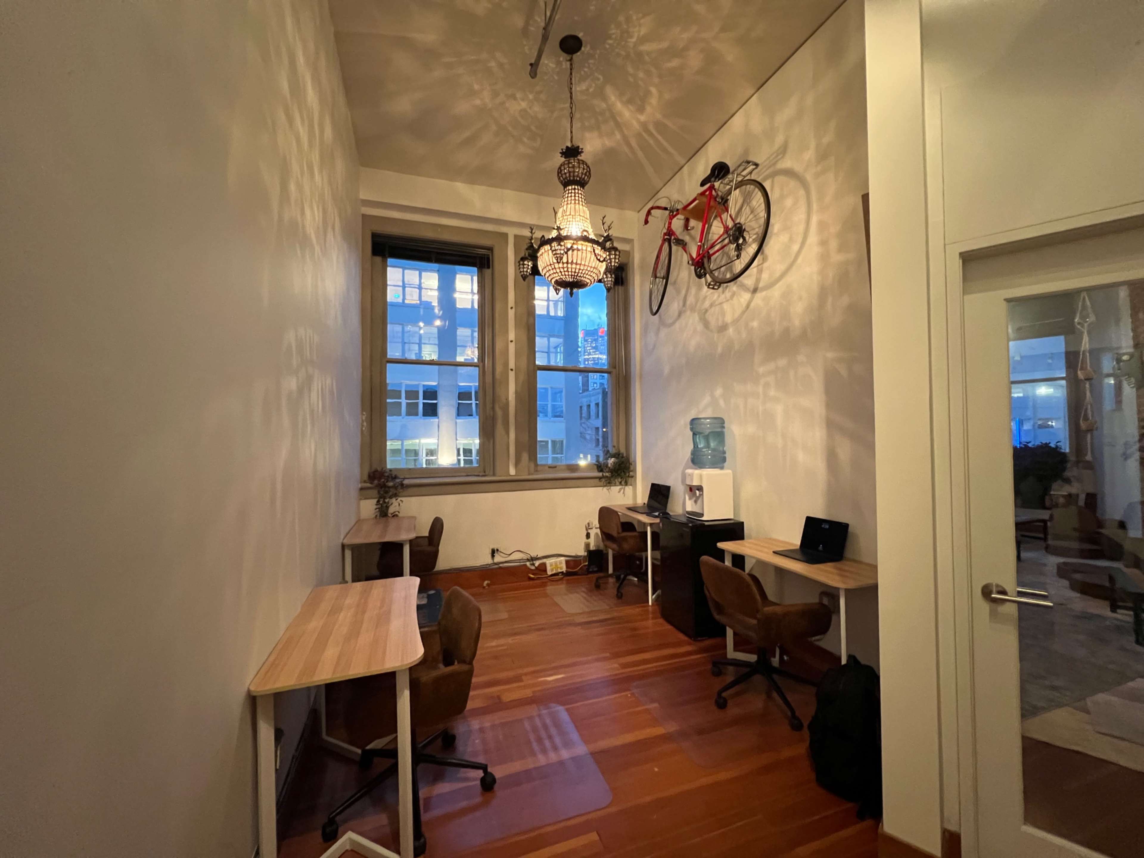 Downtown Gastown triangular shaped space for Lounge and Photo session ...