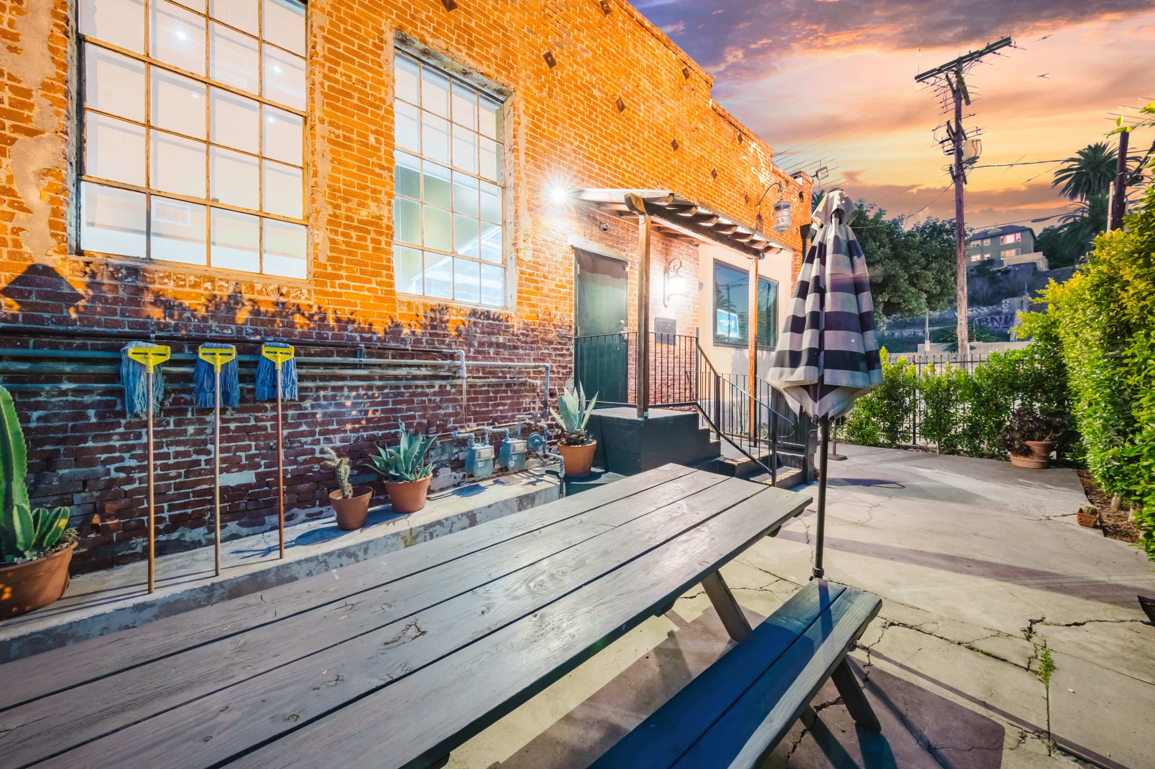 VERSATILE BRICK STUDIO COMPOUND W/ SOUNDSTAGE, Los Angeles, CA ...