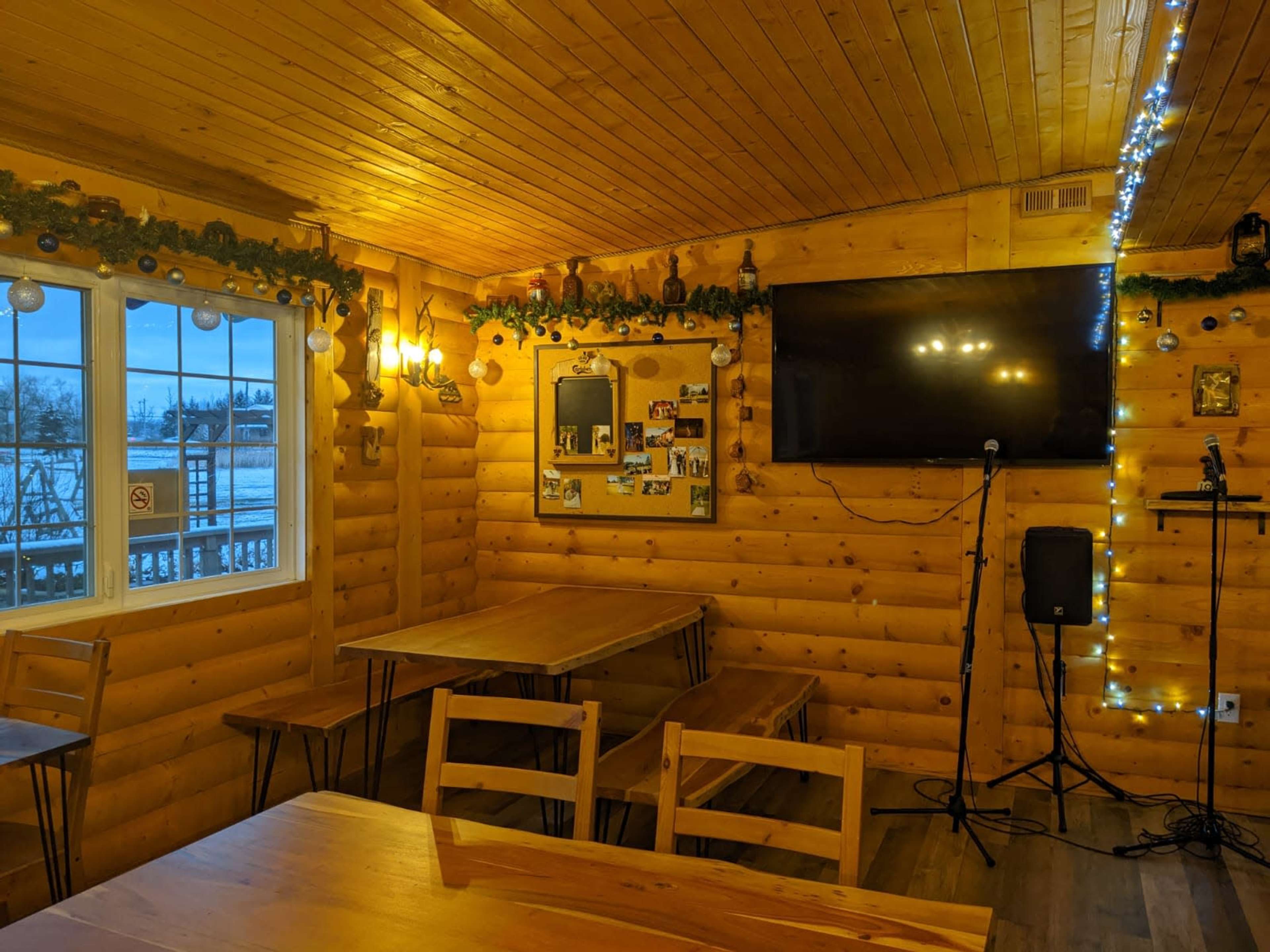 Rustic Clubhouse/studio with a cottage feel, DUNDAS | Off-Site | Peerspace