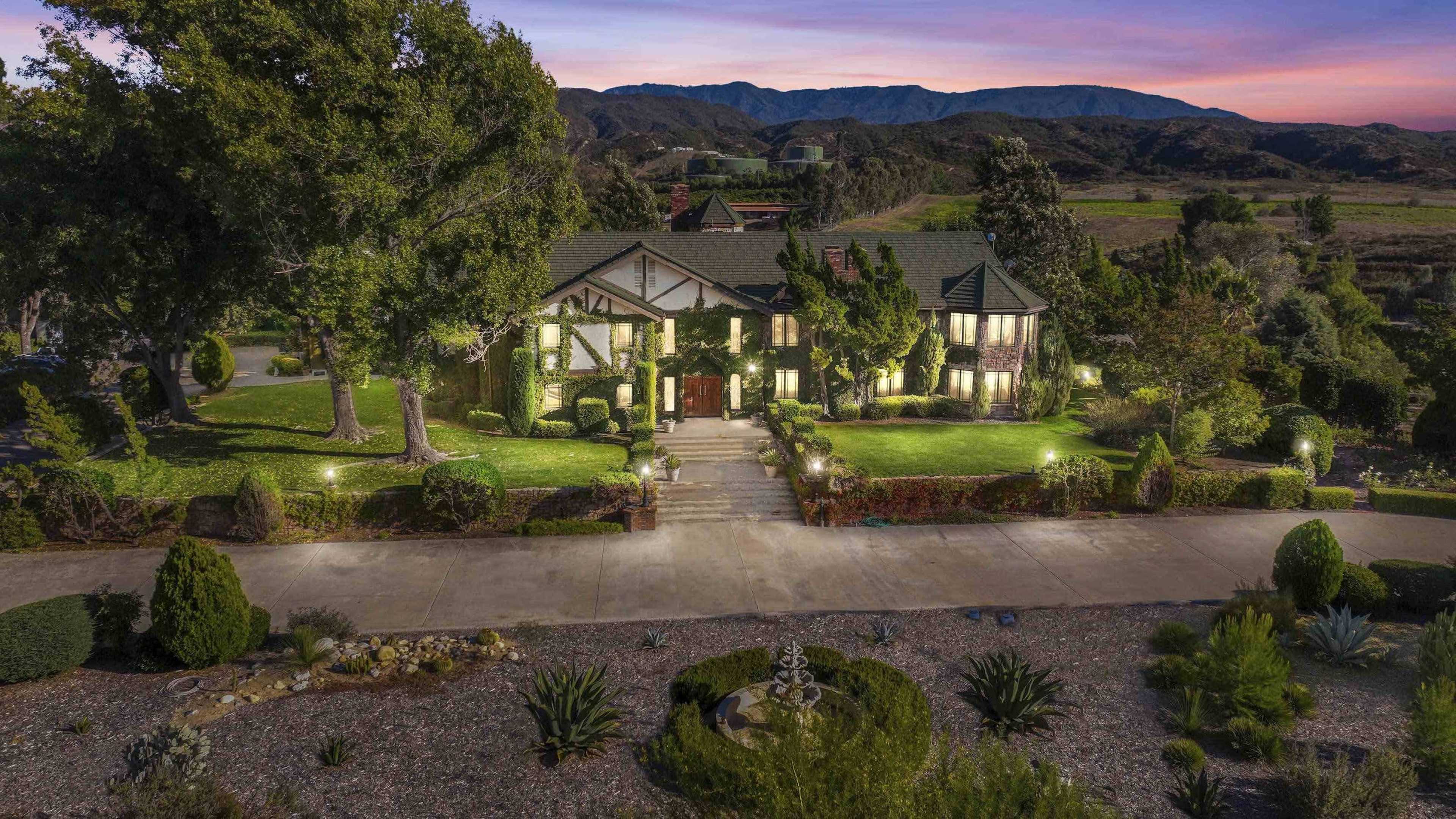 Ivy Manor Temecula | Ivy Manor - Fairytale Estate | Hedge Maze, Gardens ...