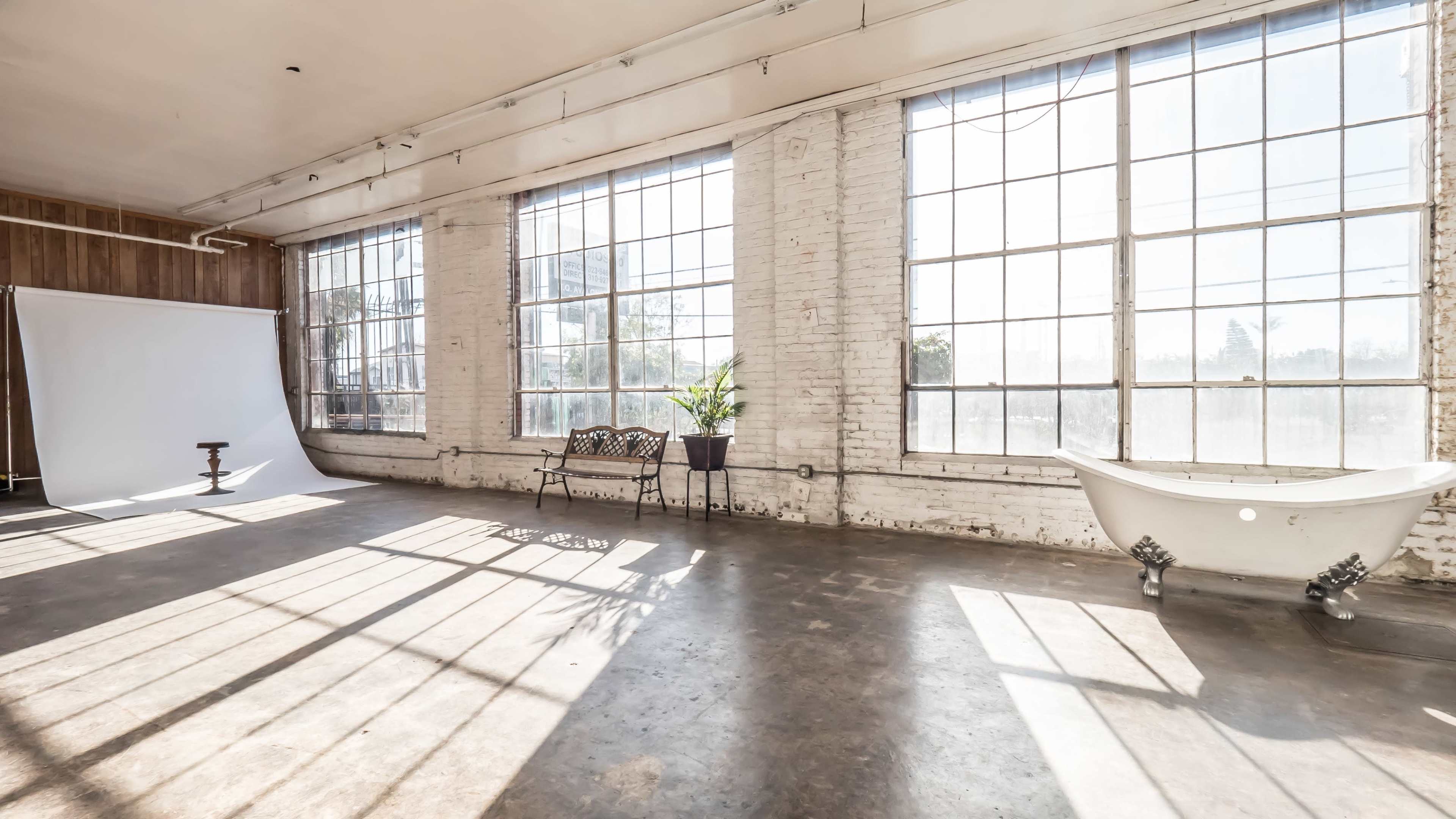 STUDIOS 60 | Huge Multi-Stage Warehouse Film/Photo/Event Studio ...