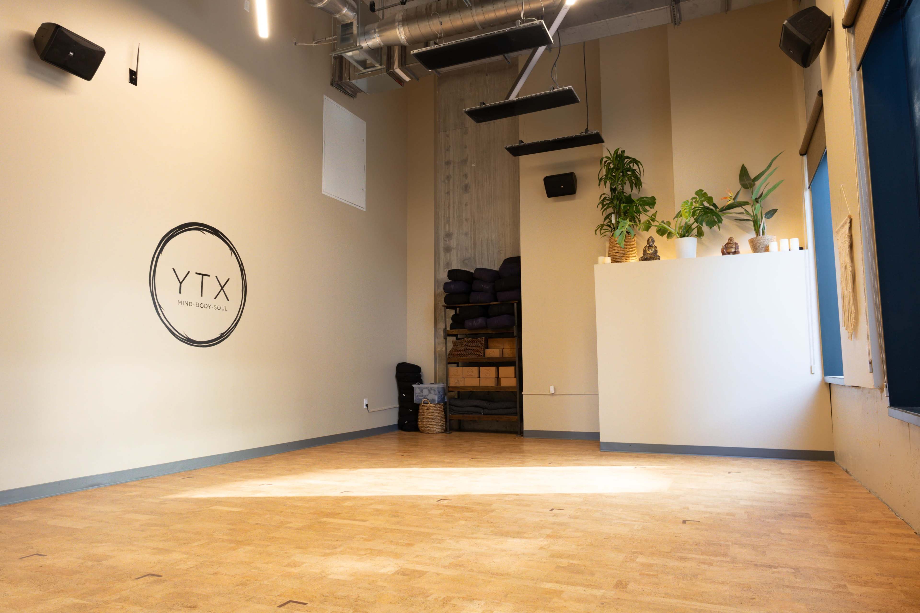 Downtown ATX Studio with multiple rooms, wet bar/cafe, cold plunges ...