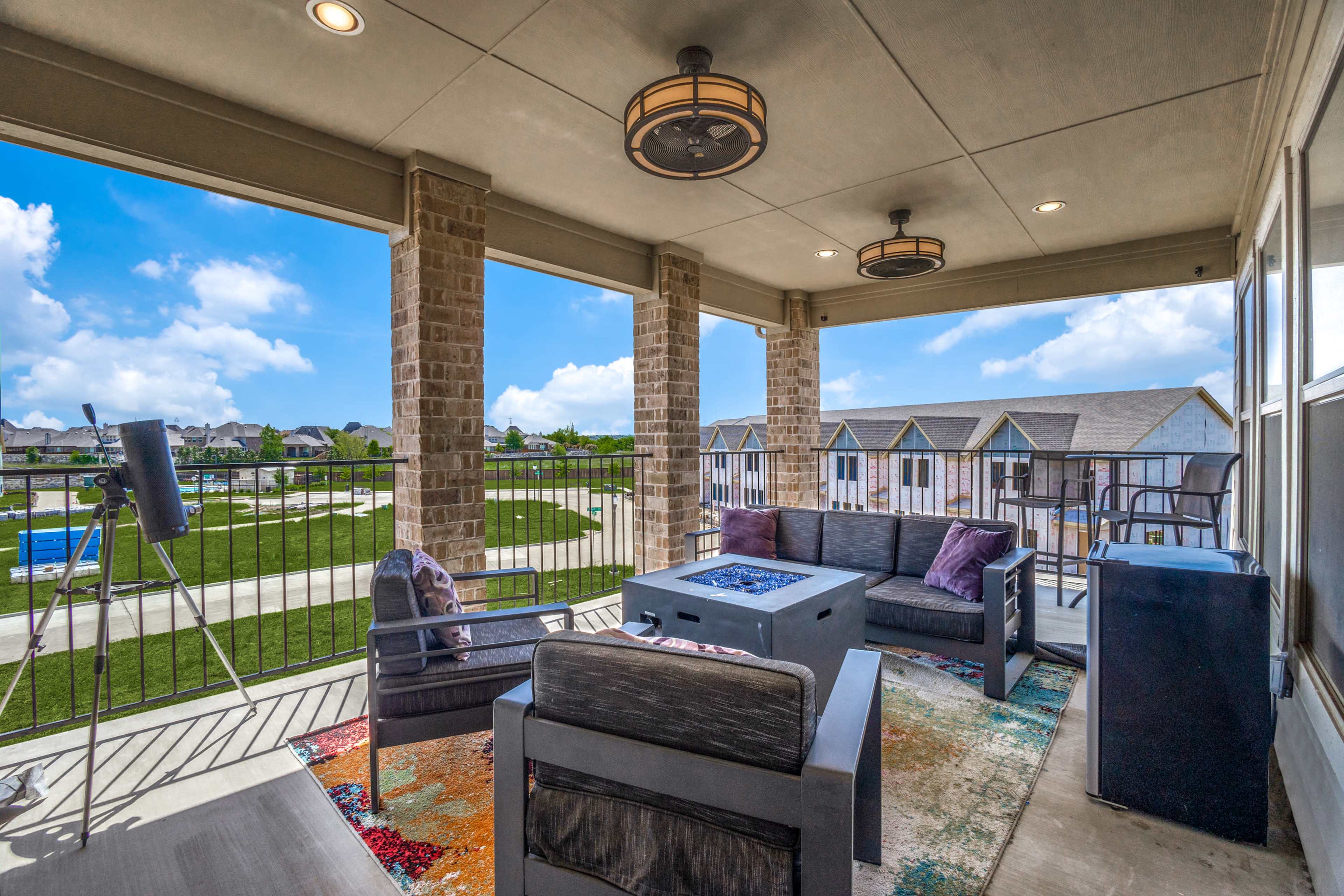 Modern Suburban Retreat with Chic Style and Natural Light, The Colony ...