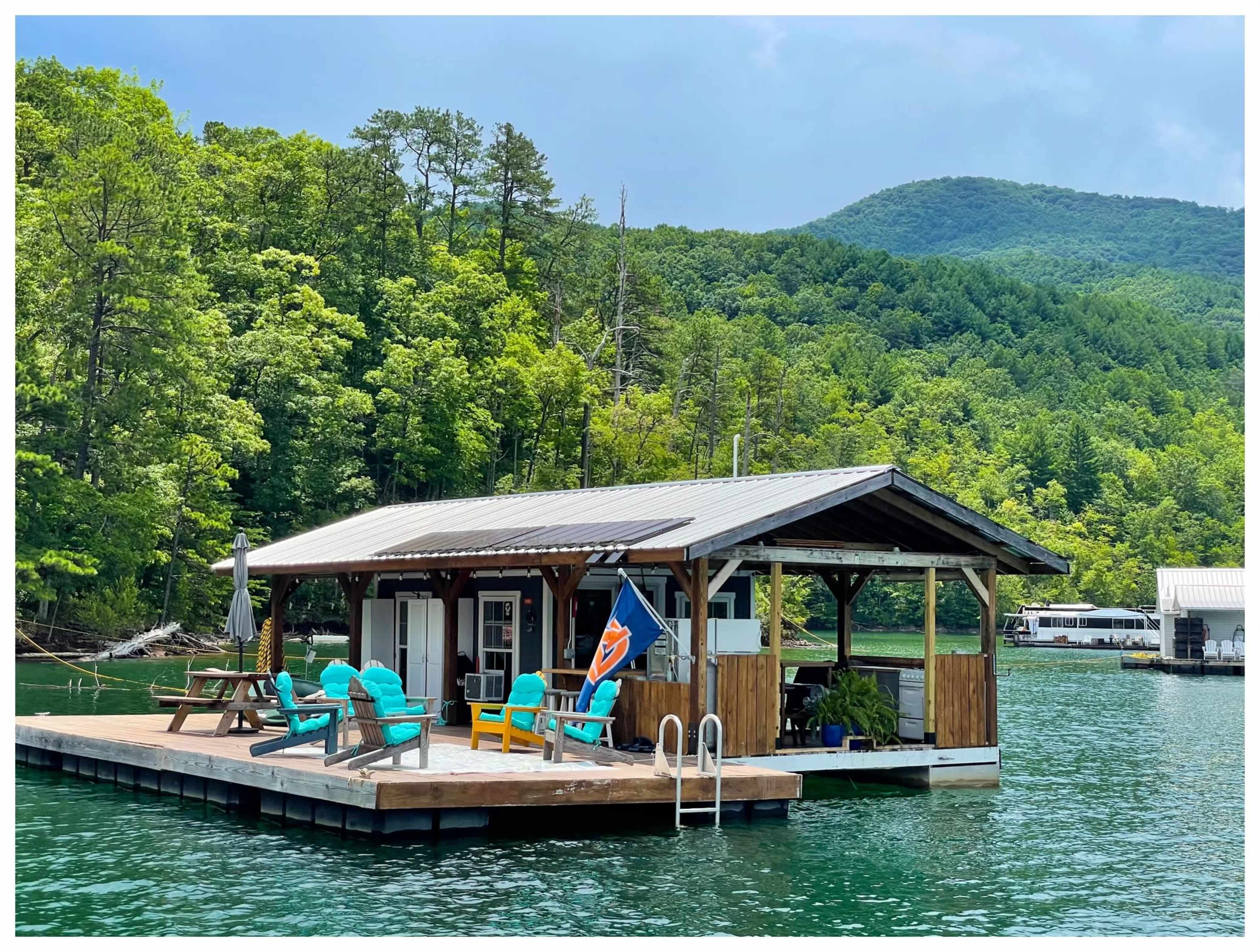 Gorgeous Floating House nestled in The Great Smokey Mountains, Fontana ...