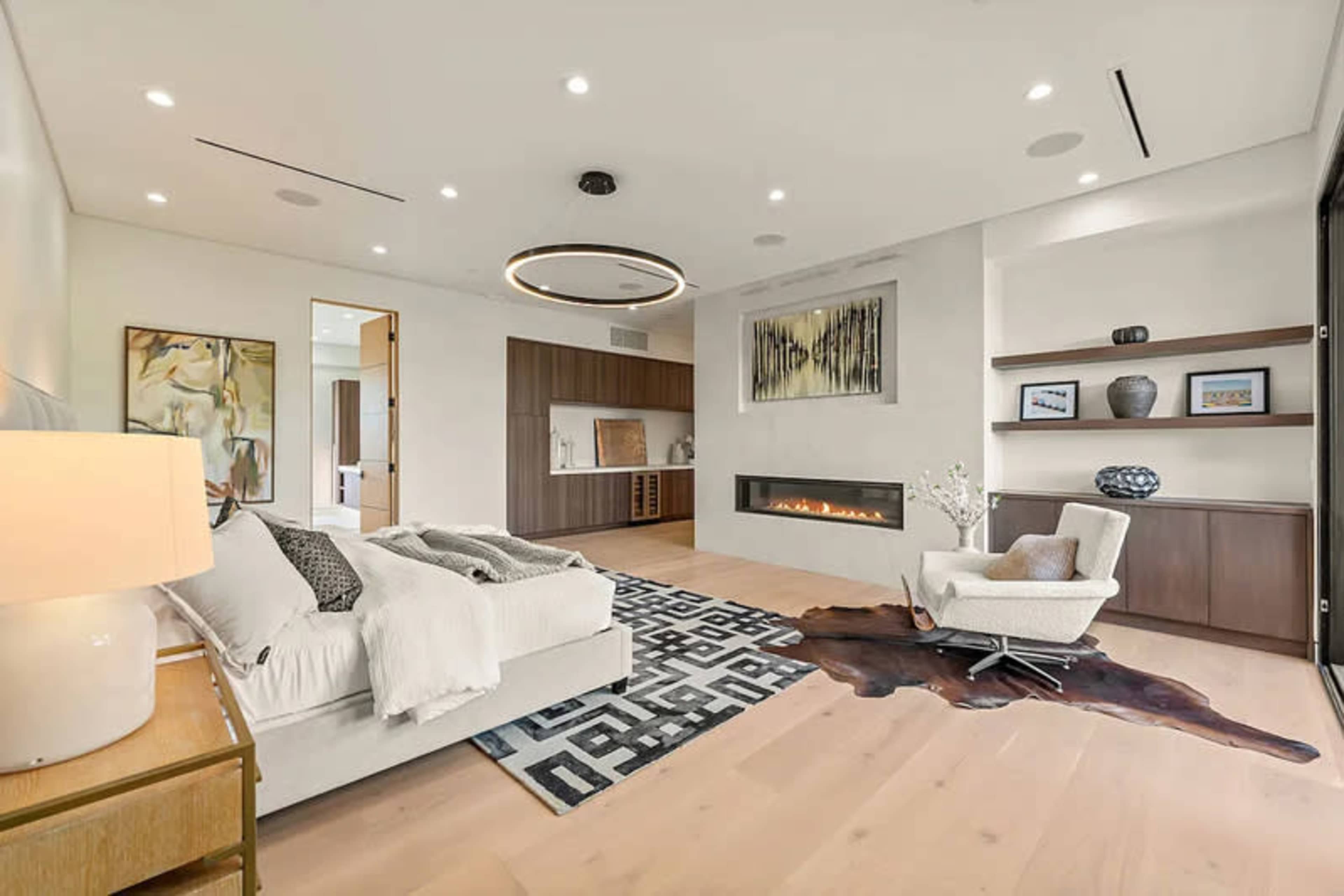 Contemporary Compound in Sherman Oaks, Los Angeles, CA | Production ...