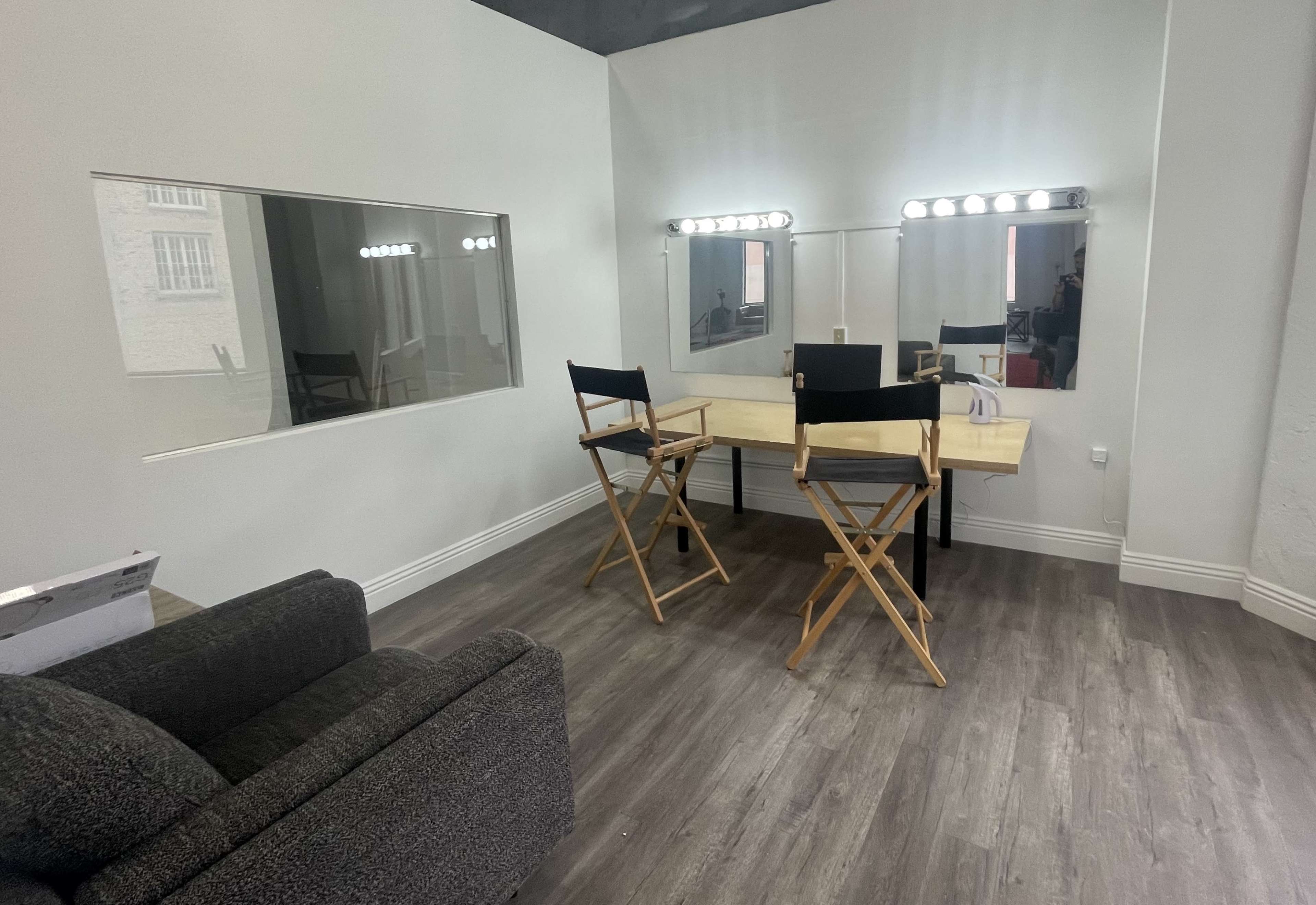 DTLA White Cyc Studio with Skyline View, Los Angeles, CA | Production ...