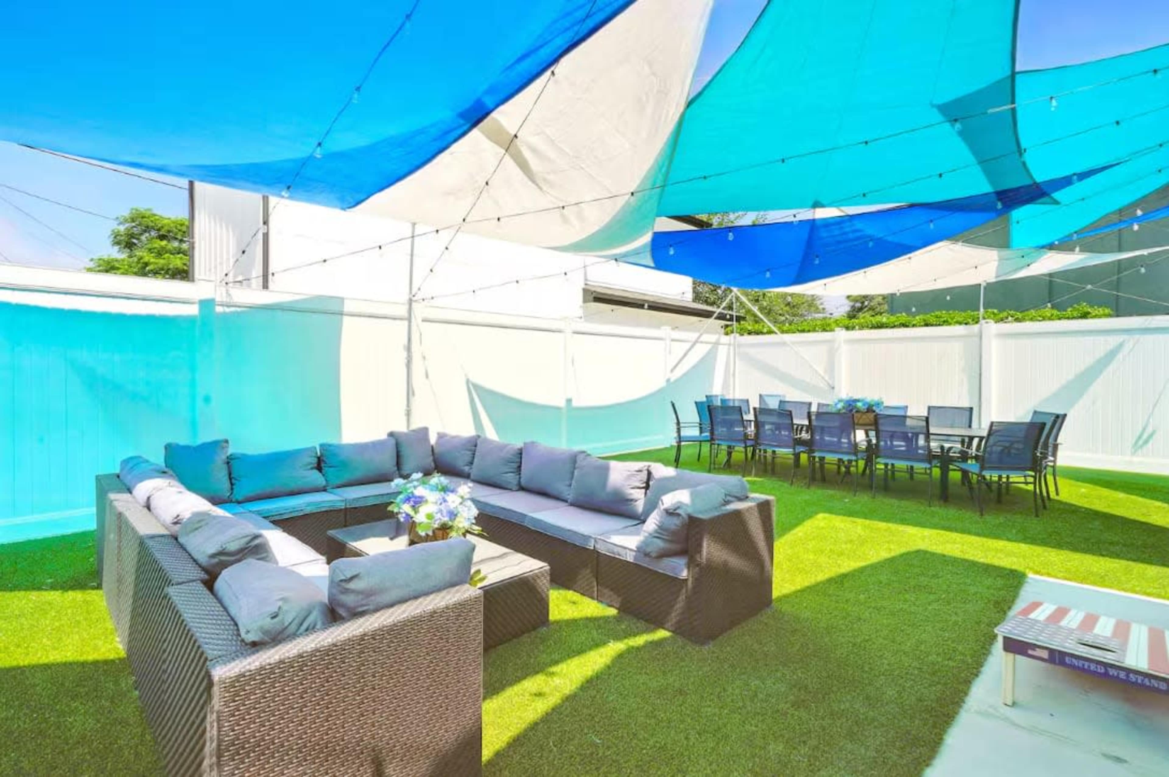 FrameScout | Trendy Los Angeles Designer Home w Yard & Games — Film ...