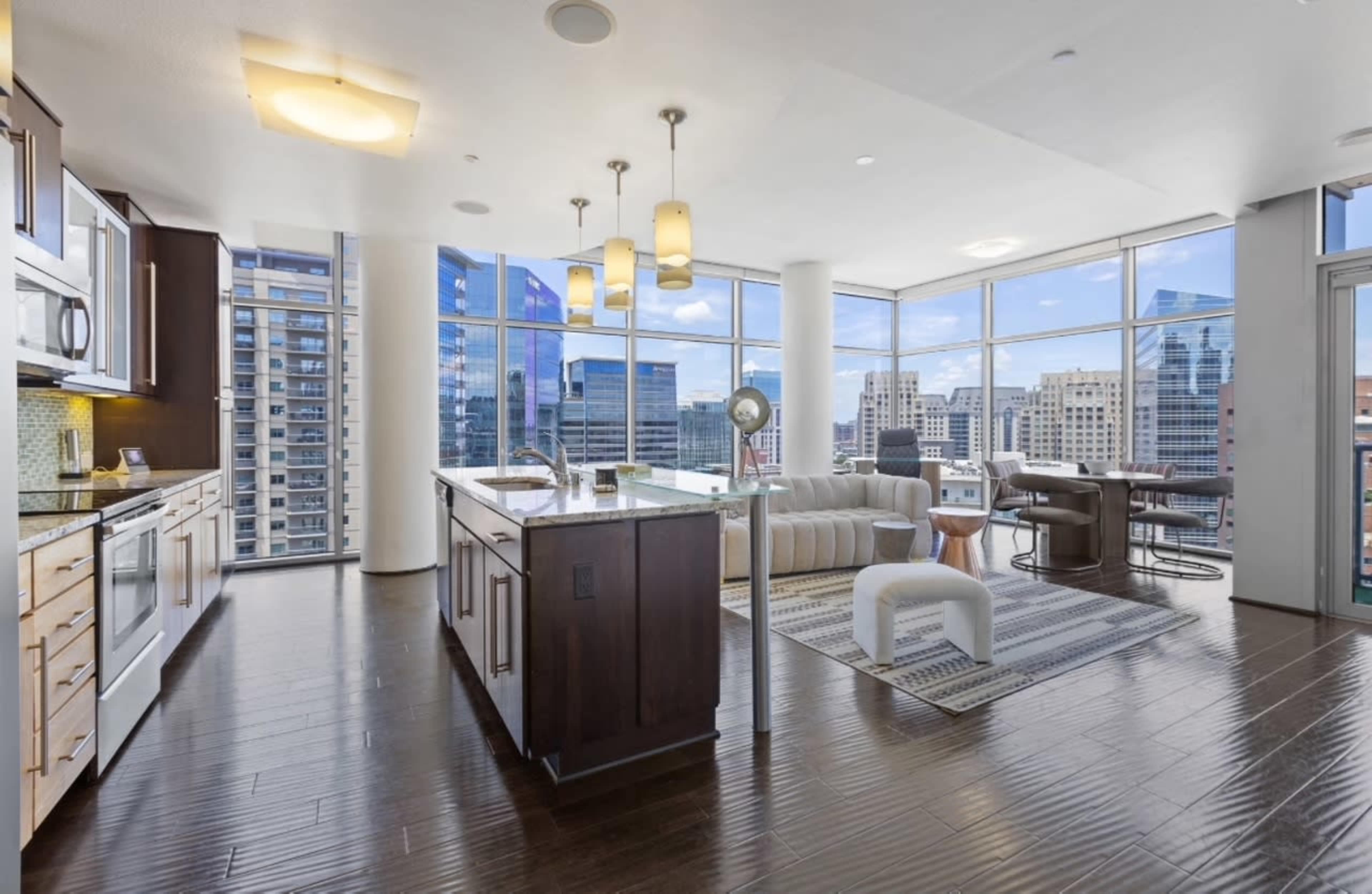 Picture-Perfect Cityscape: High-Rise Film & Event Studio, Dallas, TX ...