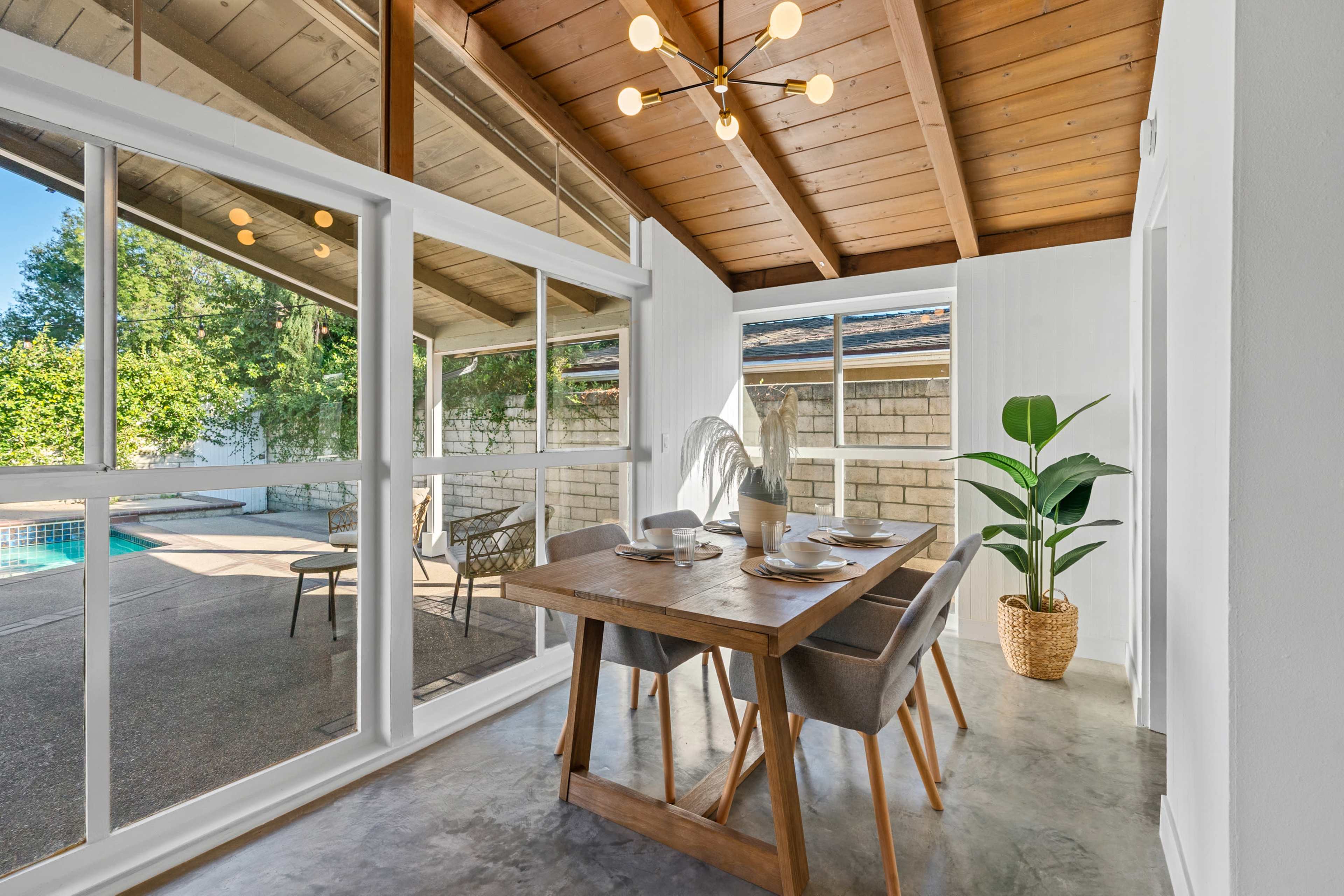 Mid-Century Modern Pool Villa, Reseda, CA | Production | Peerspace