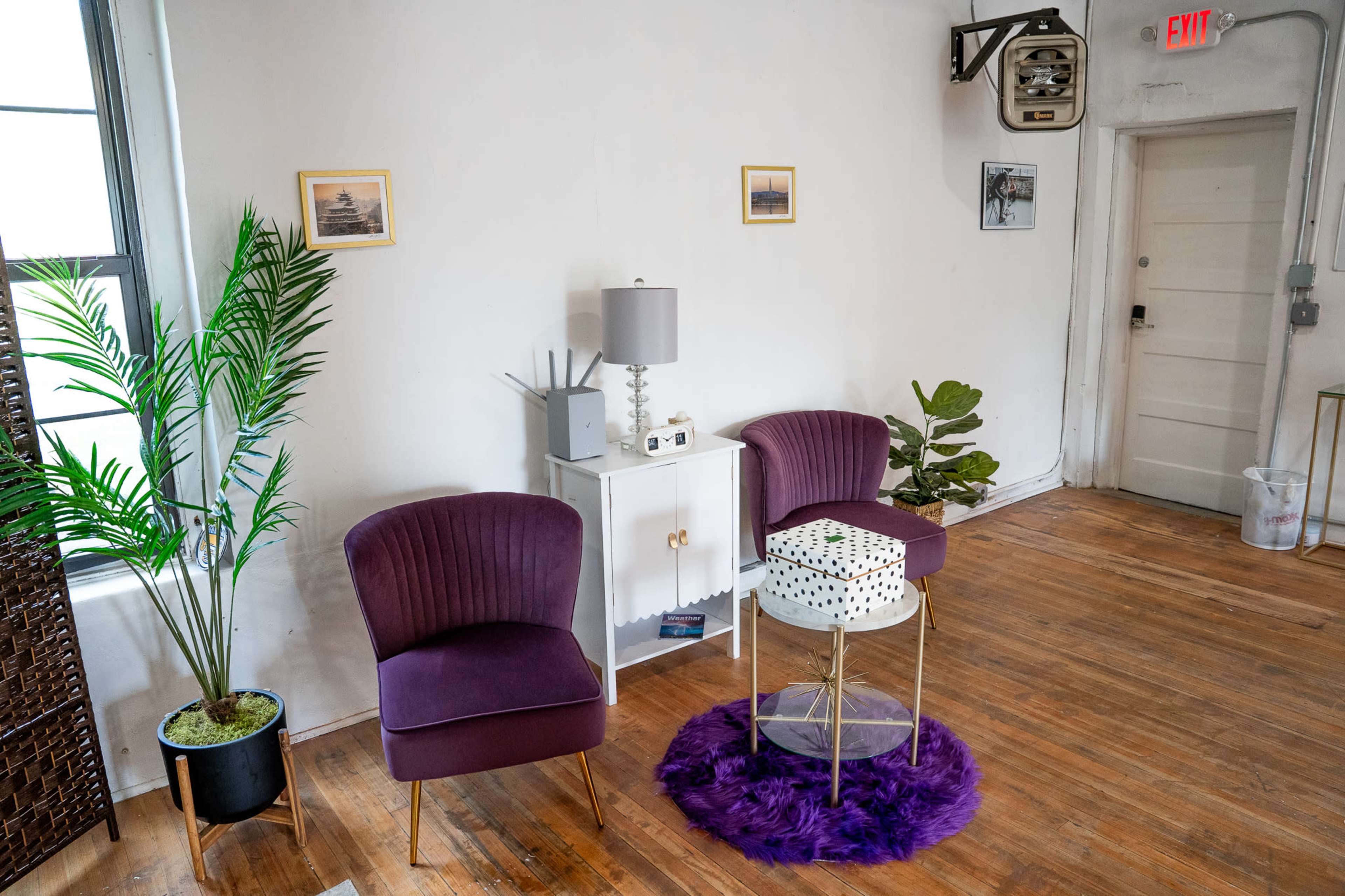 TD Photo Studios | Chic Lighted Studio Loft with White Brick ...