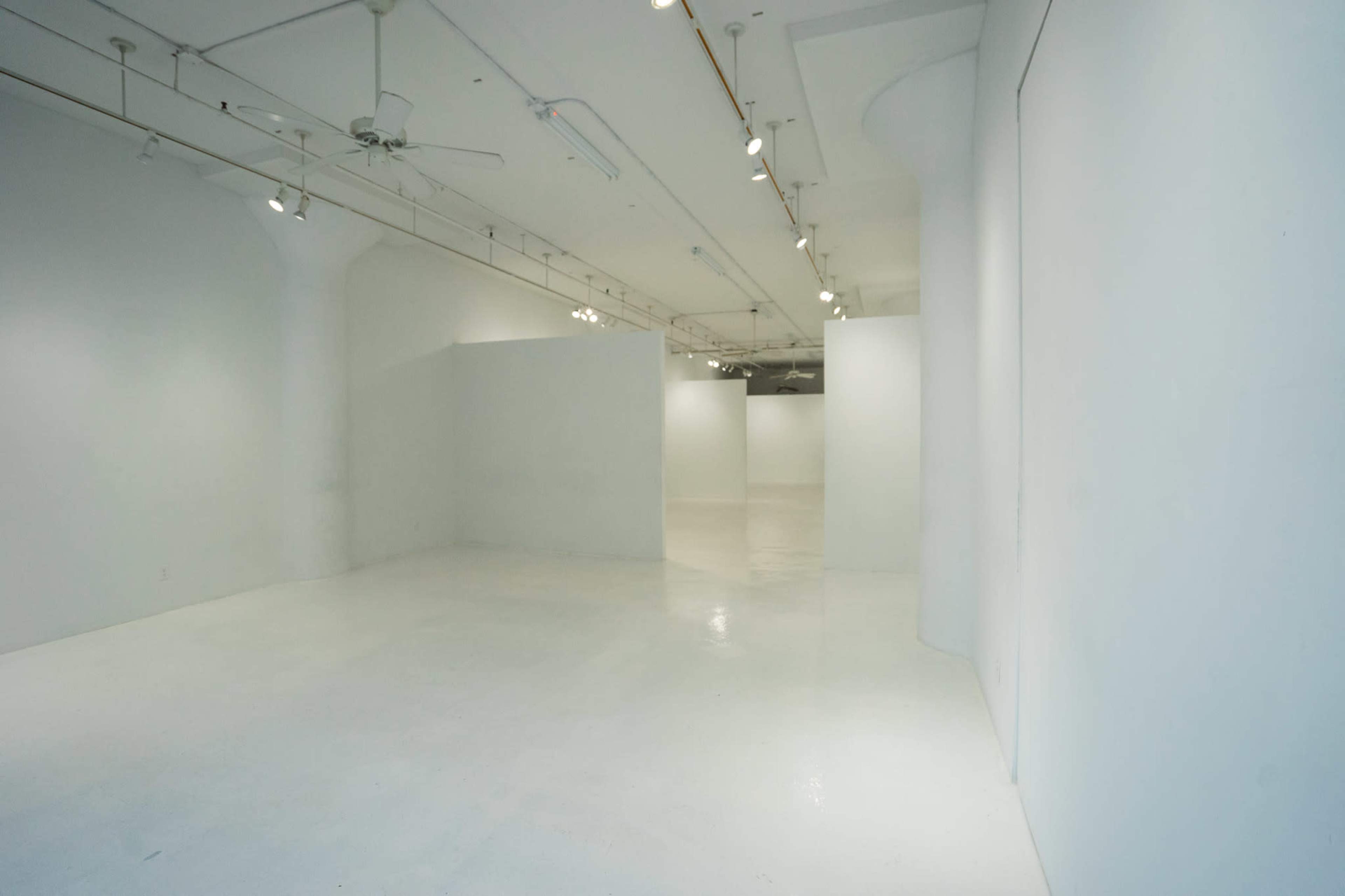 Caelum Gallery | Large White Box Gallery in Chelsea Art district, New ...