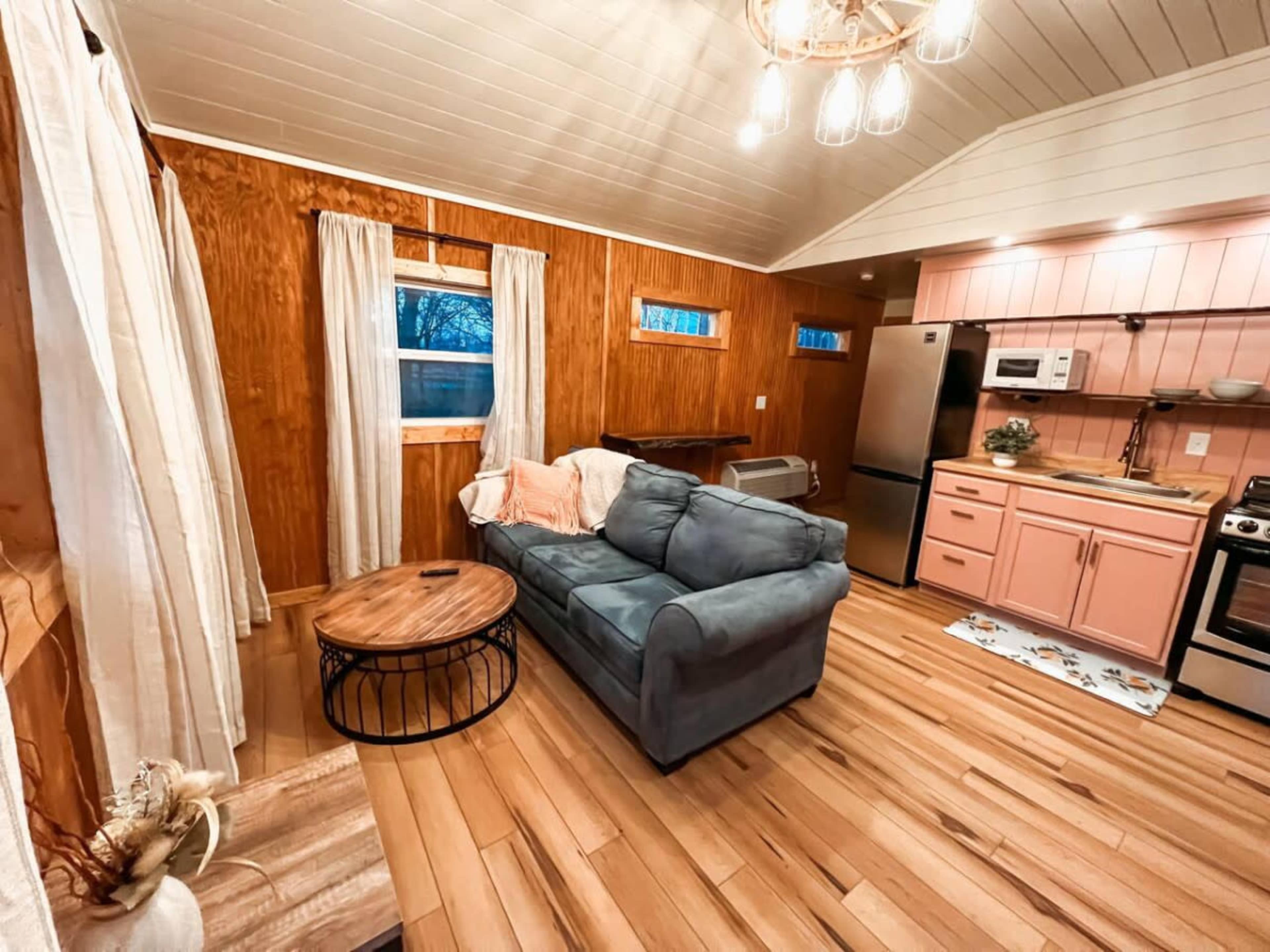 Ruby’s Red Cabin Hot Tub Nature Horses Indy, Indianapolis, IN ...