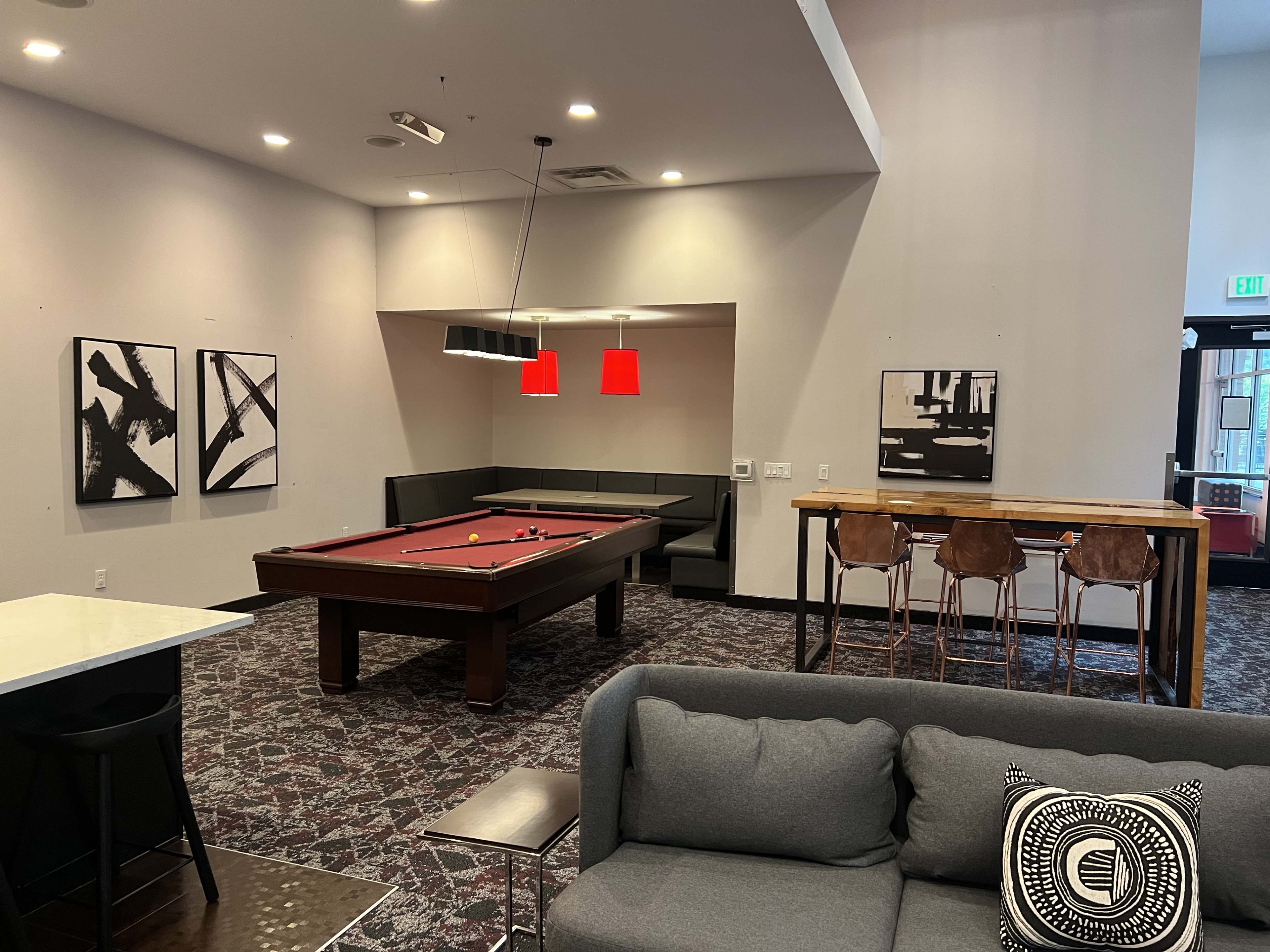 Modern and Spacious Lounge, Semi-Private in Urban Setting, Redmond, WA ...