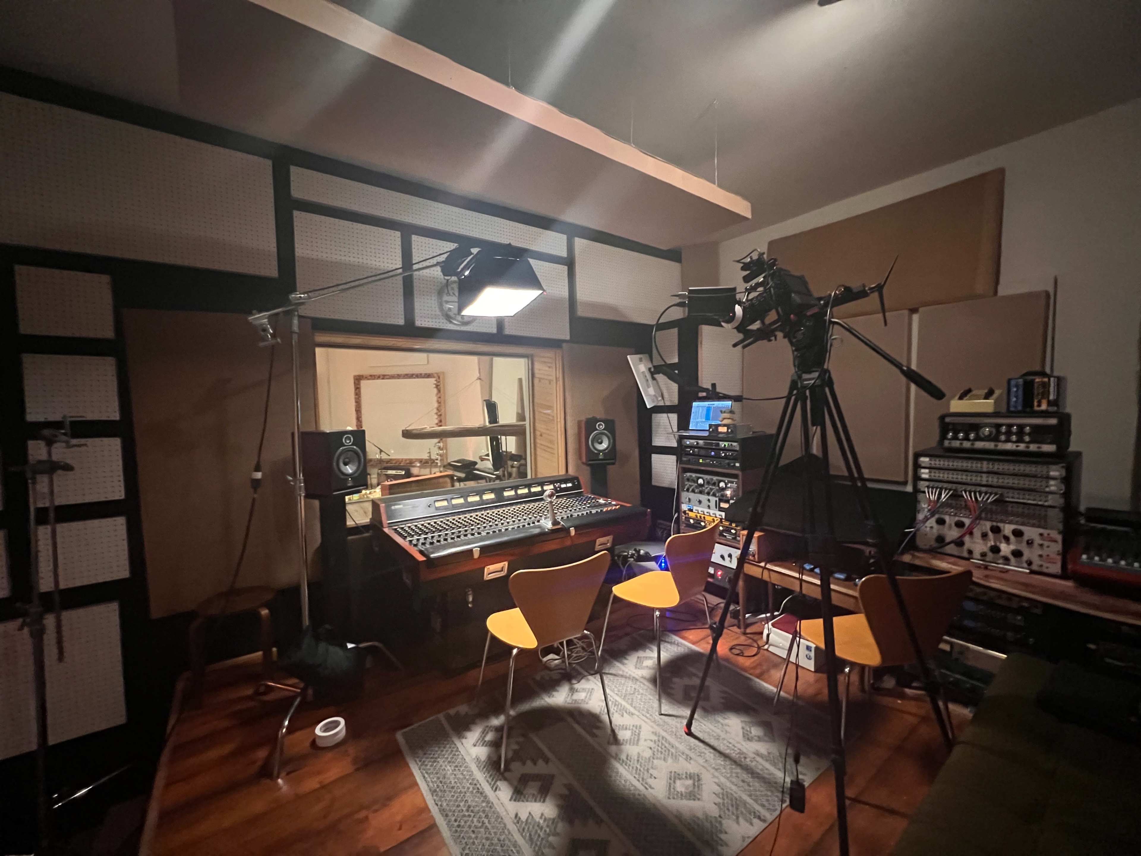 Stylish Vintage Recording Studio, Ingelwood, CA | Production | Peerspace