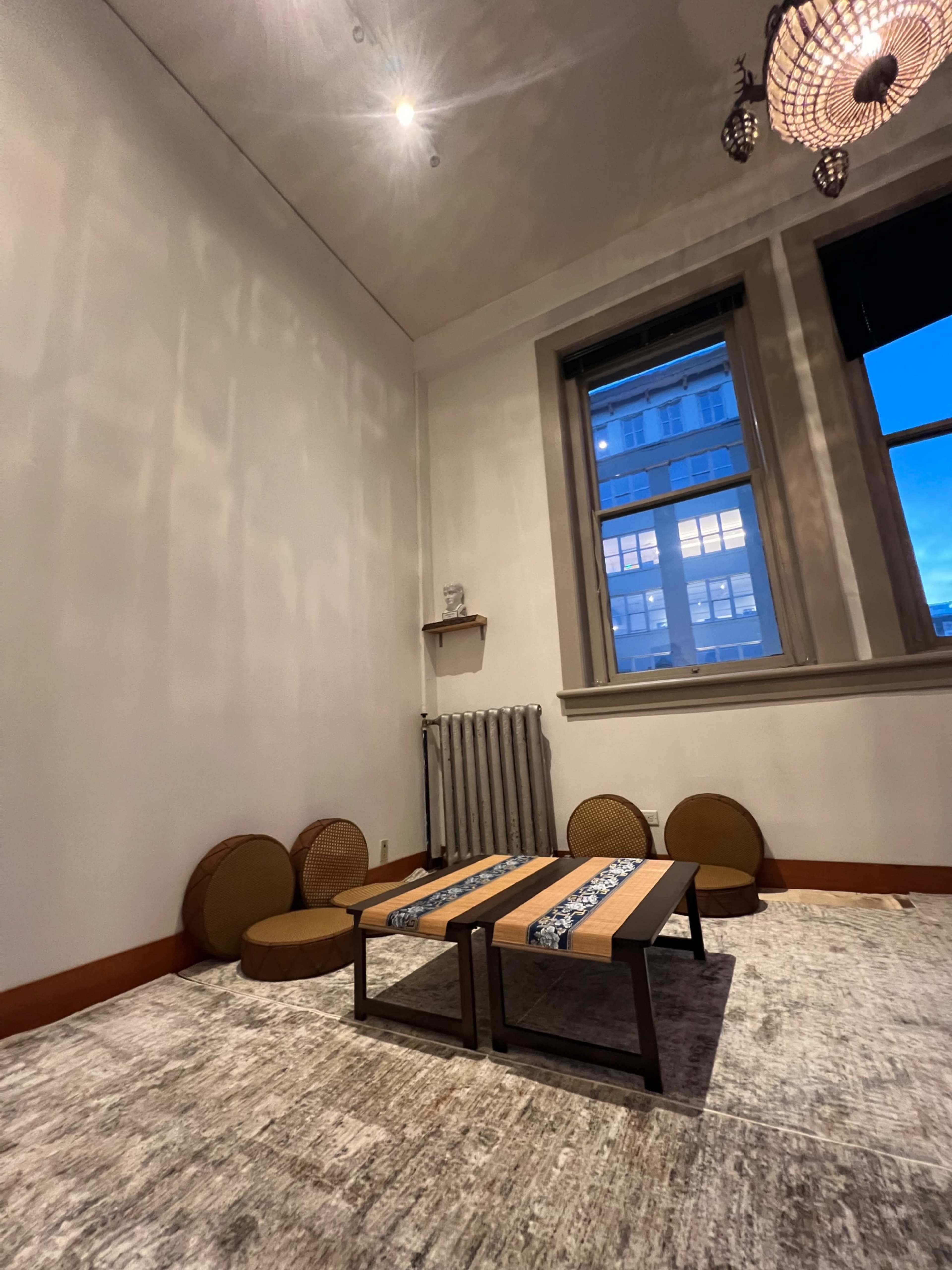 Downtown Gastown triangular shaped space for Lounge and Photo session ...