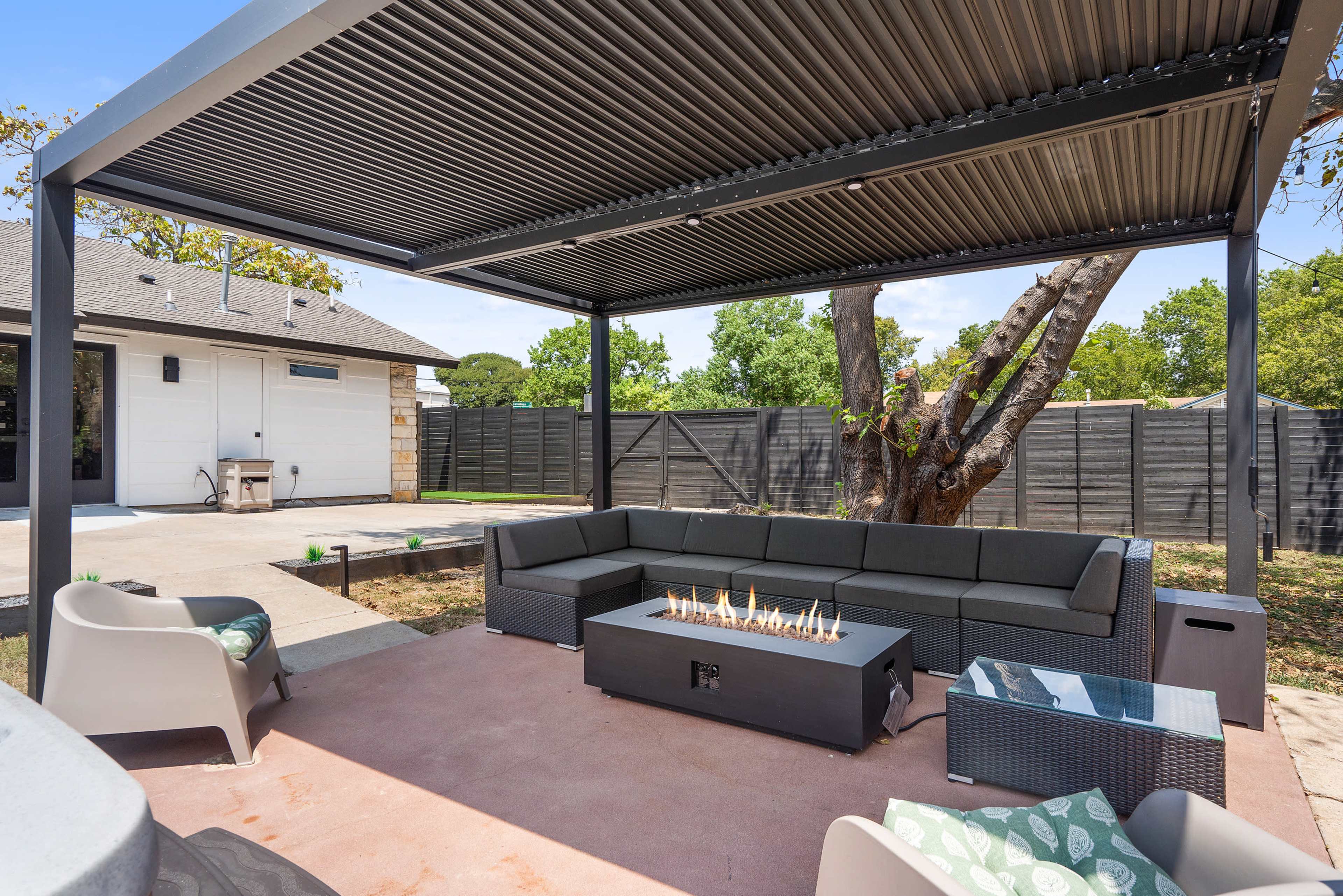 Modern ATX 4BR | HotTub, Mini Golf, & Basketball, Austin, TX | Event ...