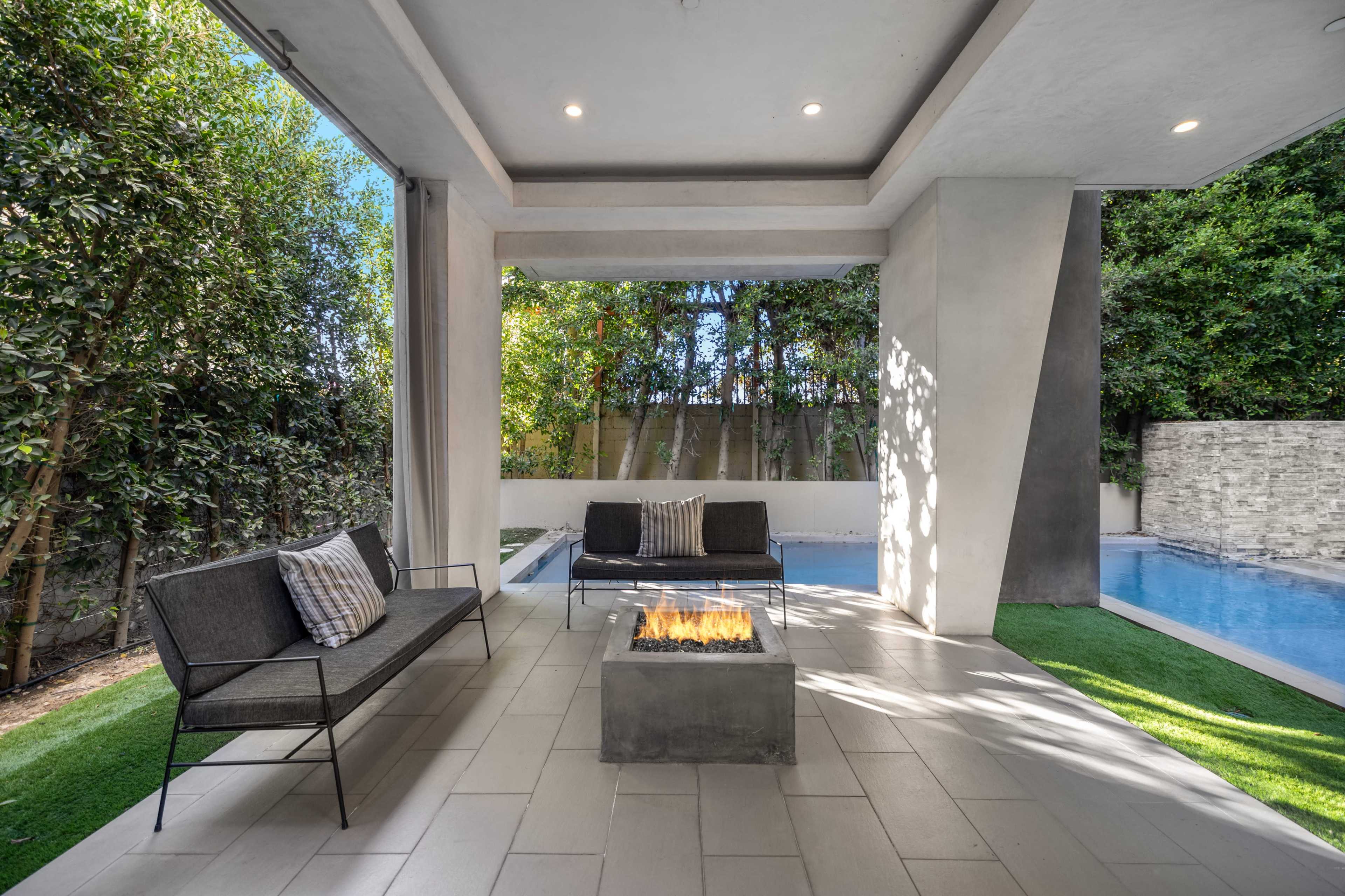 ALFRED SCULPTURAL MODERN VILLA/ATRIUM/WATERFALL, Los Angeles, CA | Off ...