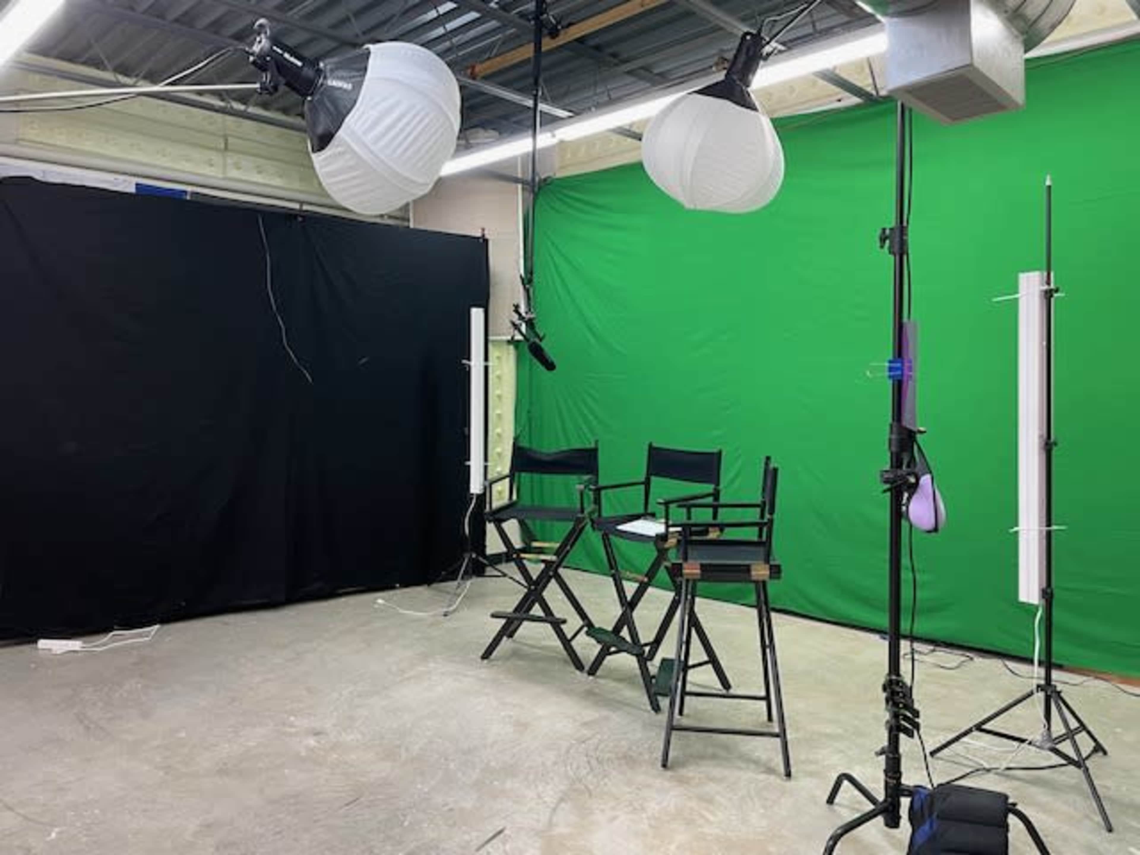 Amazing Studio Space Ideal for Video / Photo / YouTube / Podcast / Green Screen and More! 10 ...