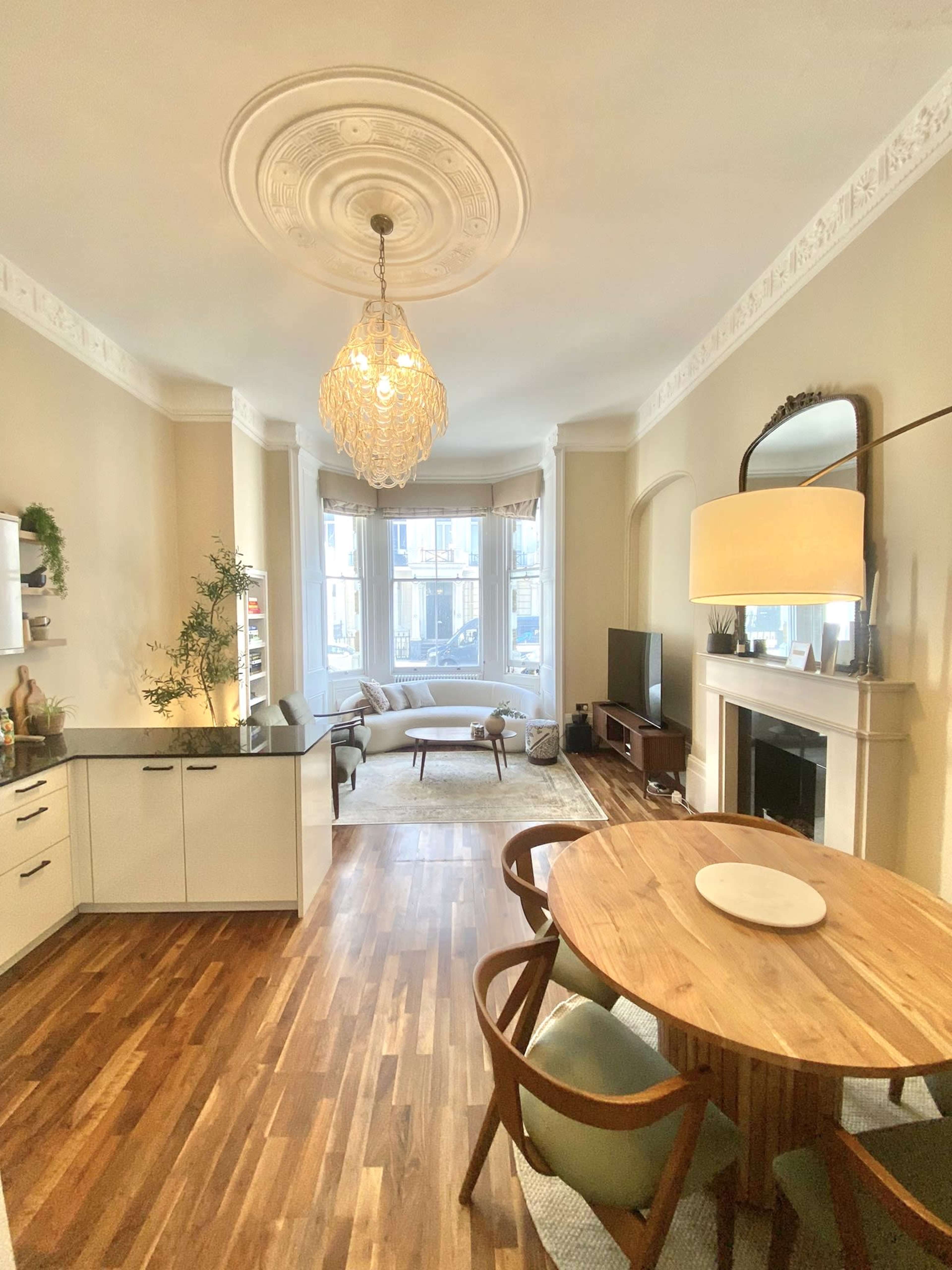 Stylish Kensington Apartment with Private Oasis Garden, London ...