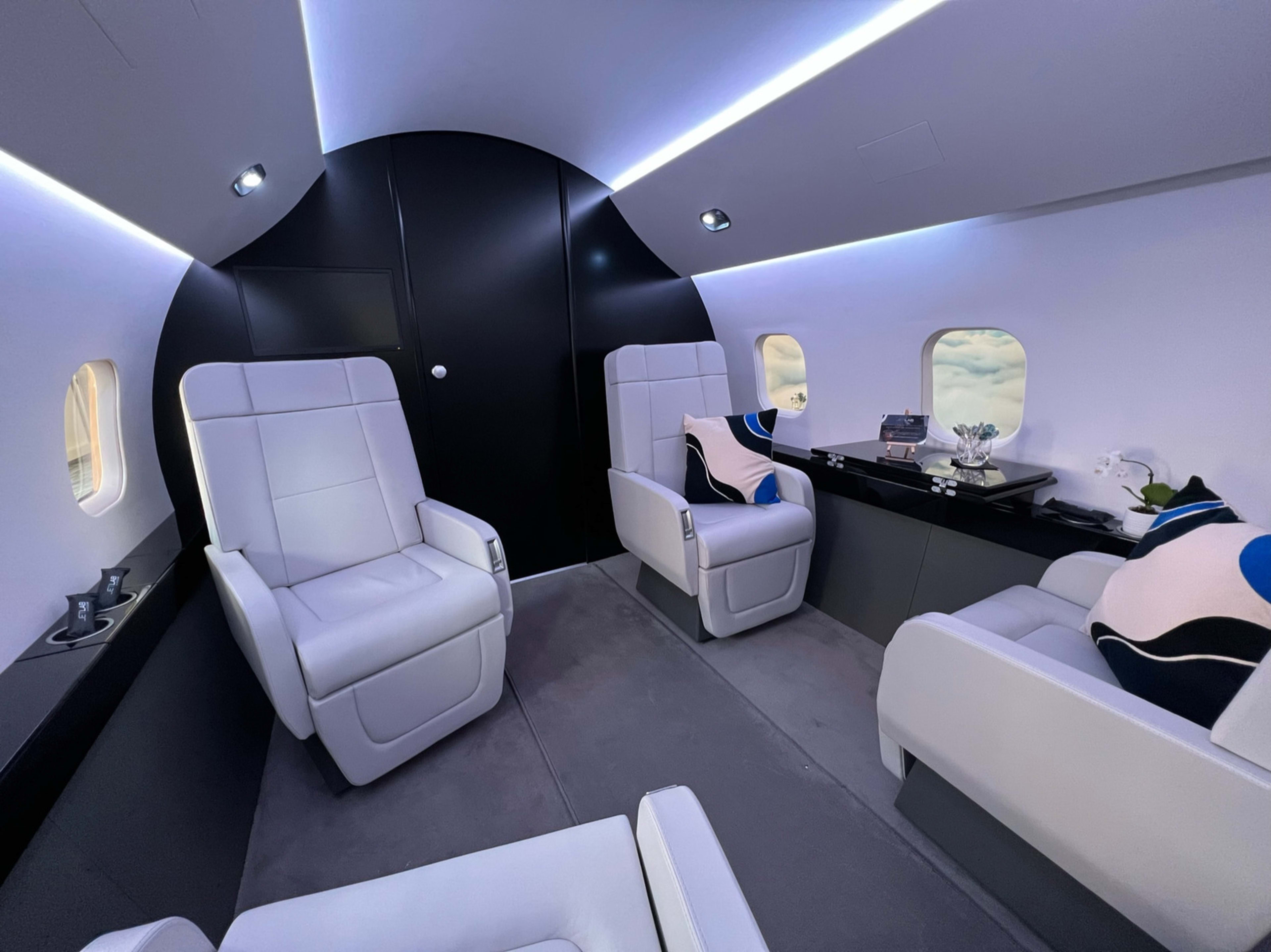 Décor intérieur d'un Jet Privé I Paris Le Bourget, Paris - Le Bourget ...