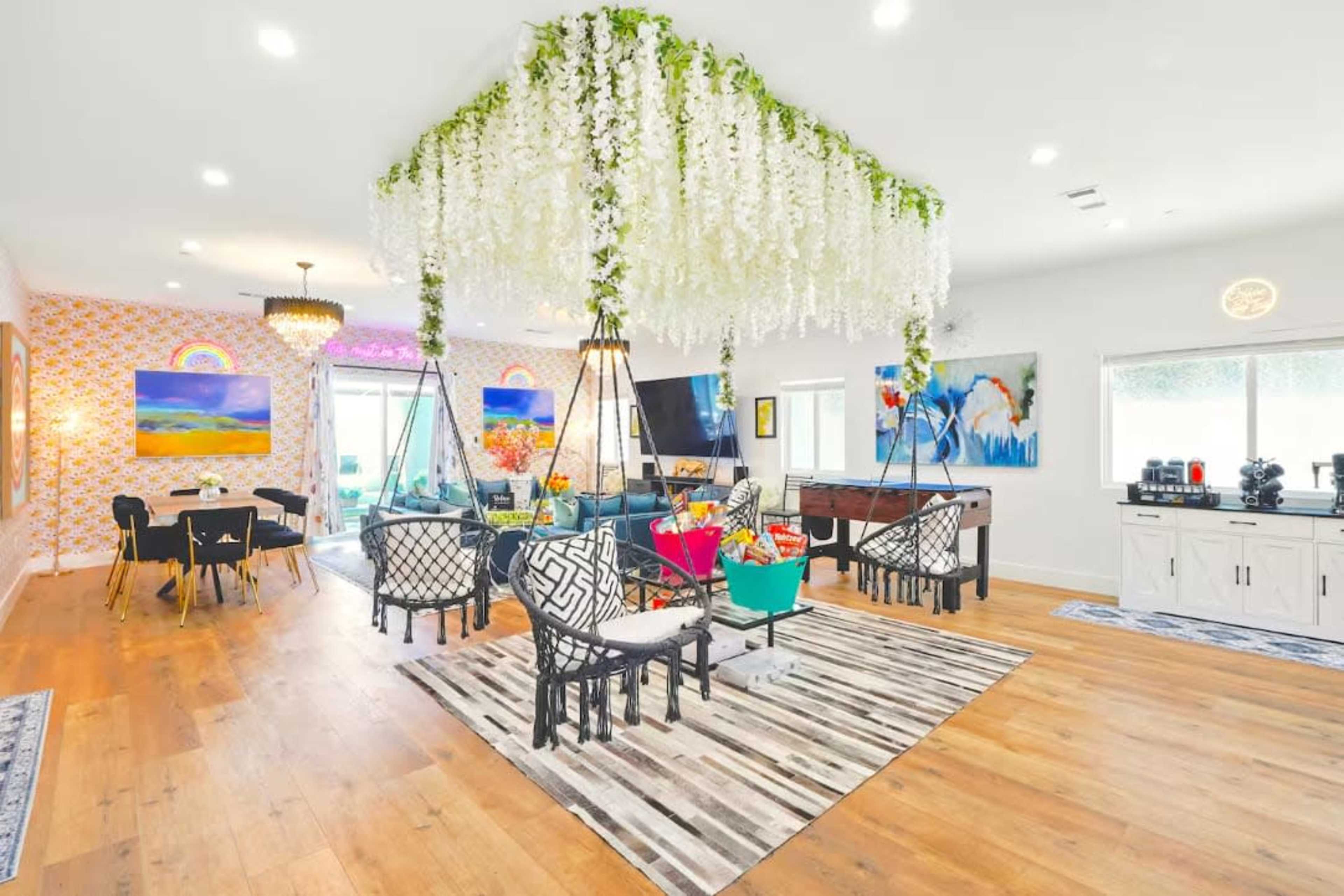 FrameScout | Trendy Los Angeles Designer Home w Yard & Games — Film ...