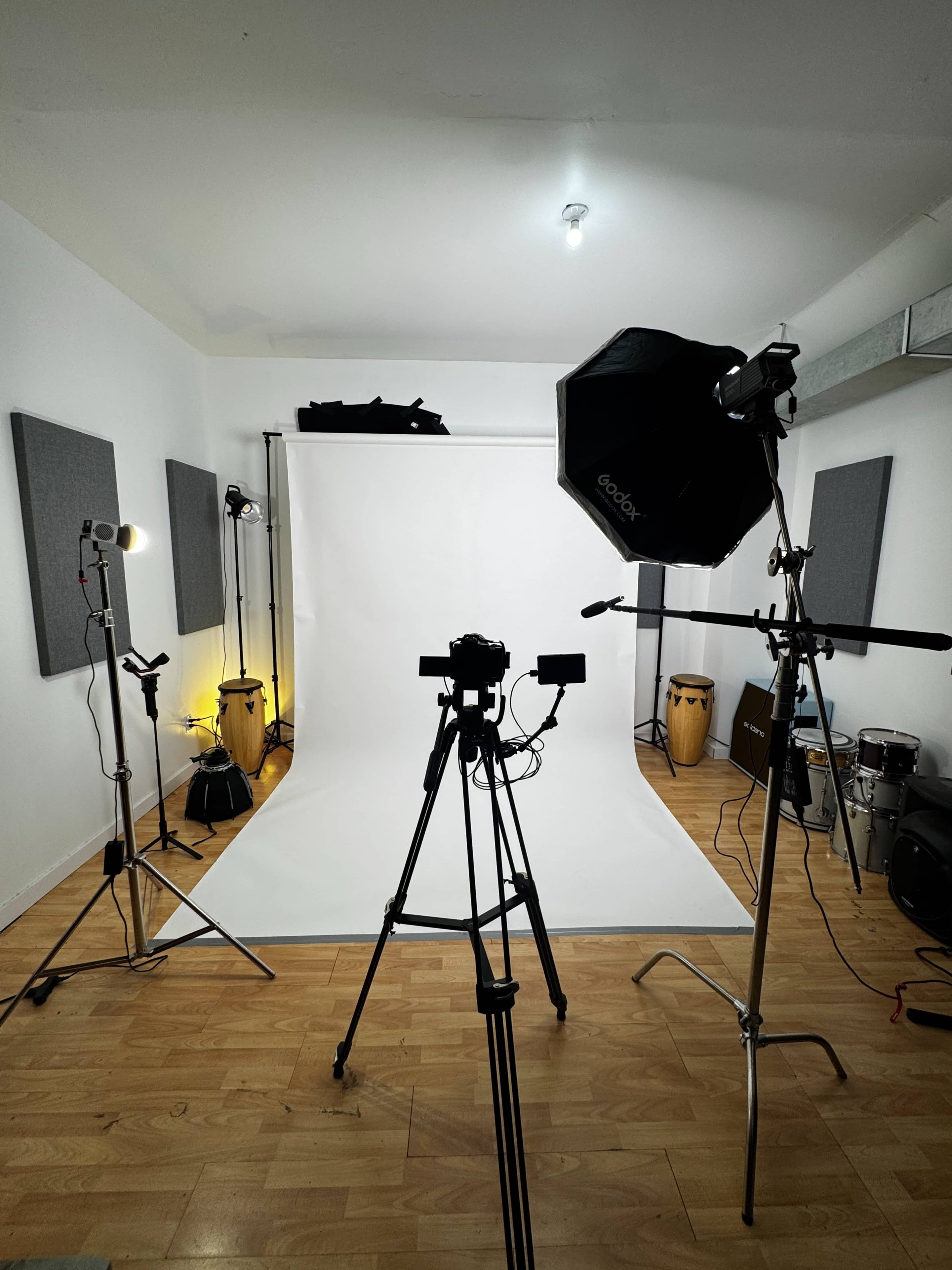 Spacious studio for content and visuals - Lakeshore/Islington ...