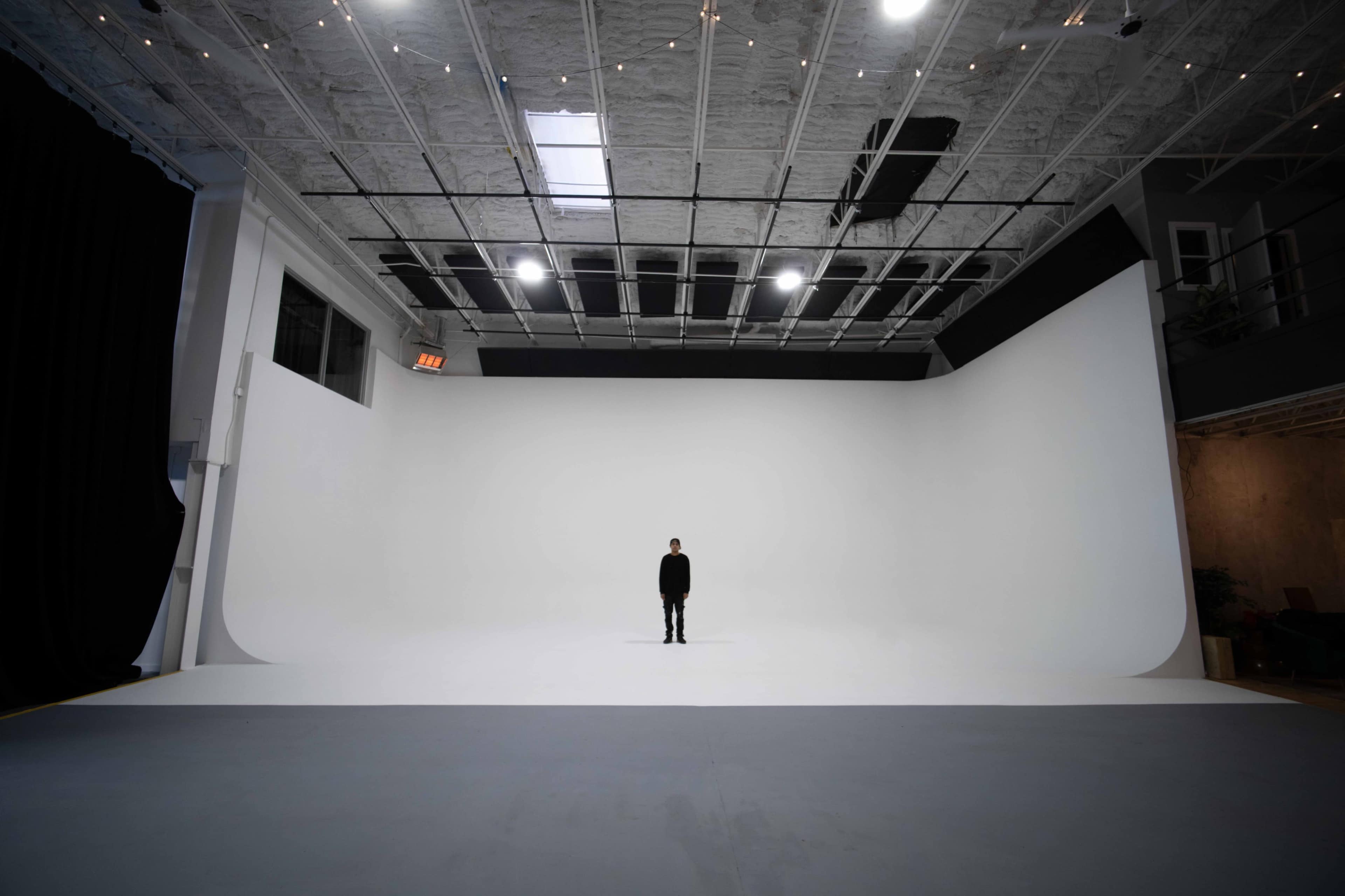 SPACIOUS PRODUCTION STUDIO WITH LARGE CYCLORAMA IN GOWANUS, BROOKLYN ...