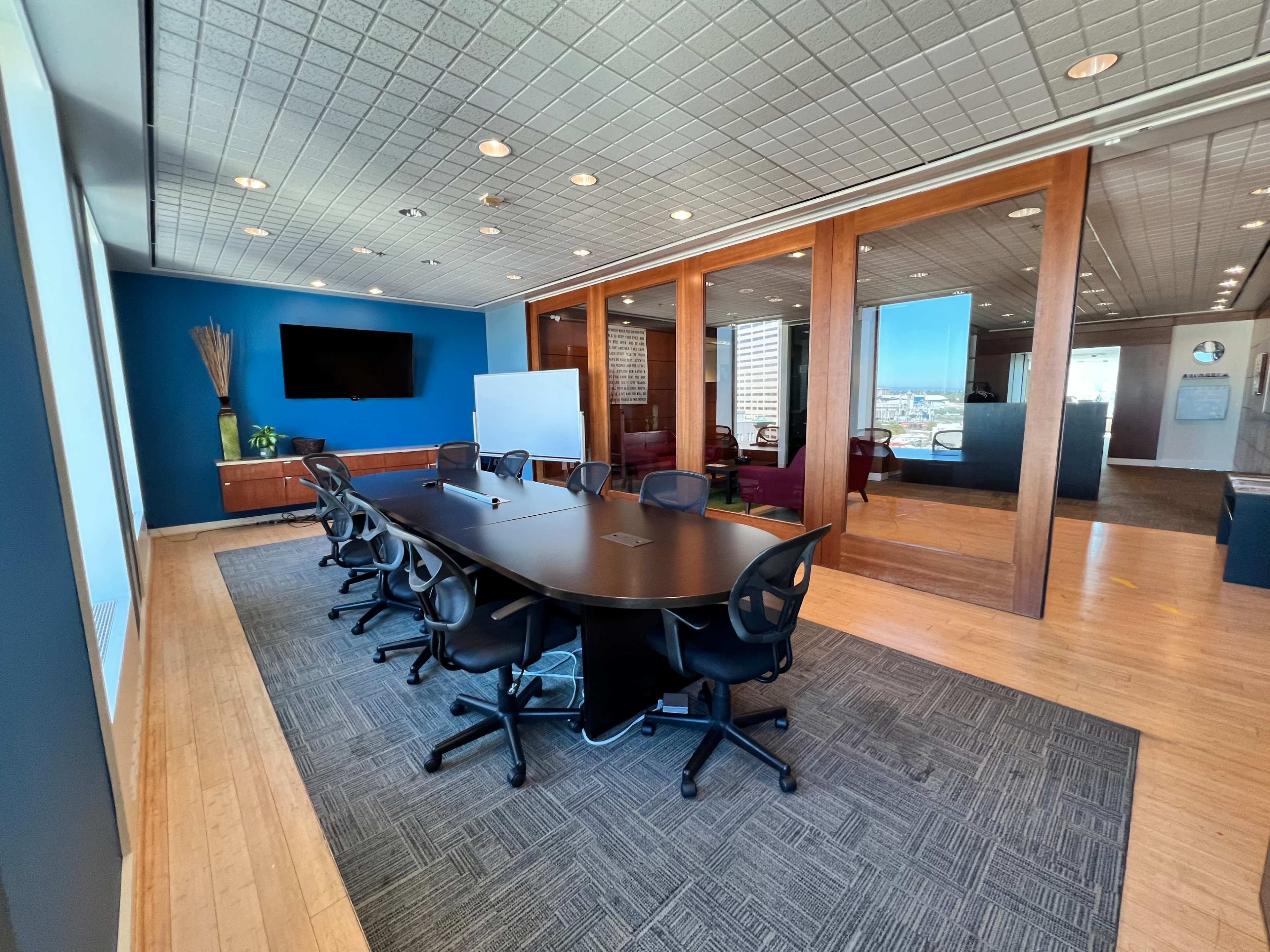 Executive Board Room Meeting Space - Views of the US Bancorp Tower ...