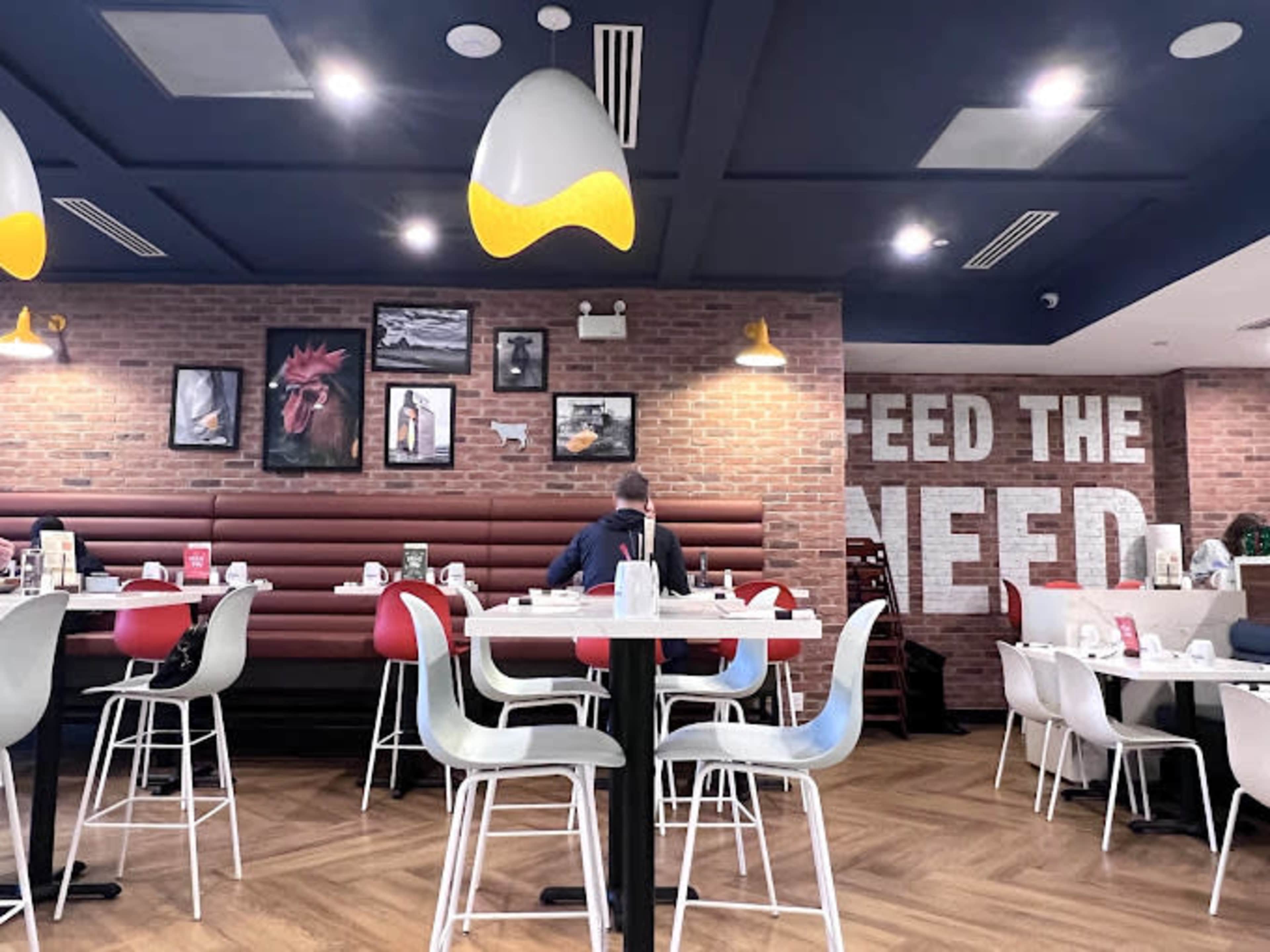 Spacious Restaurant in Core of Downtown Toronto, Toronto | Production ...