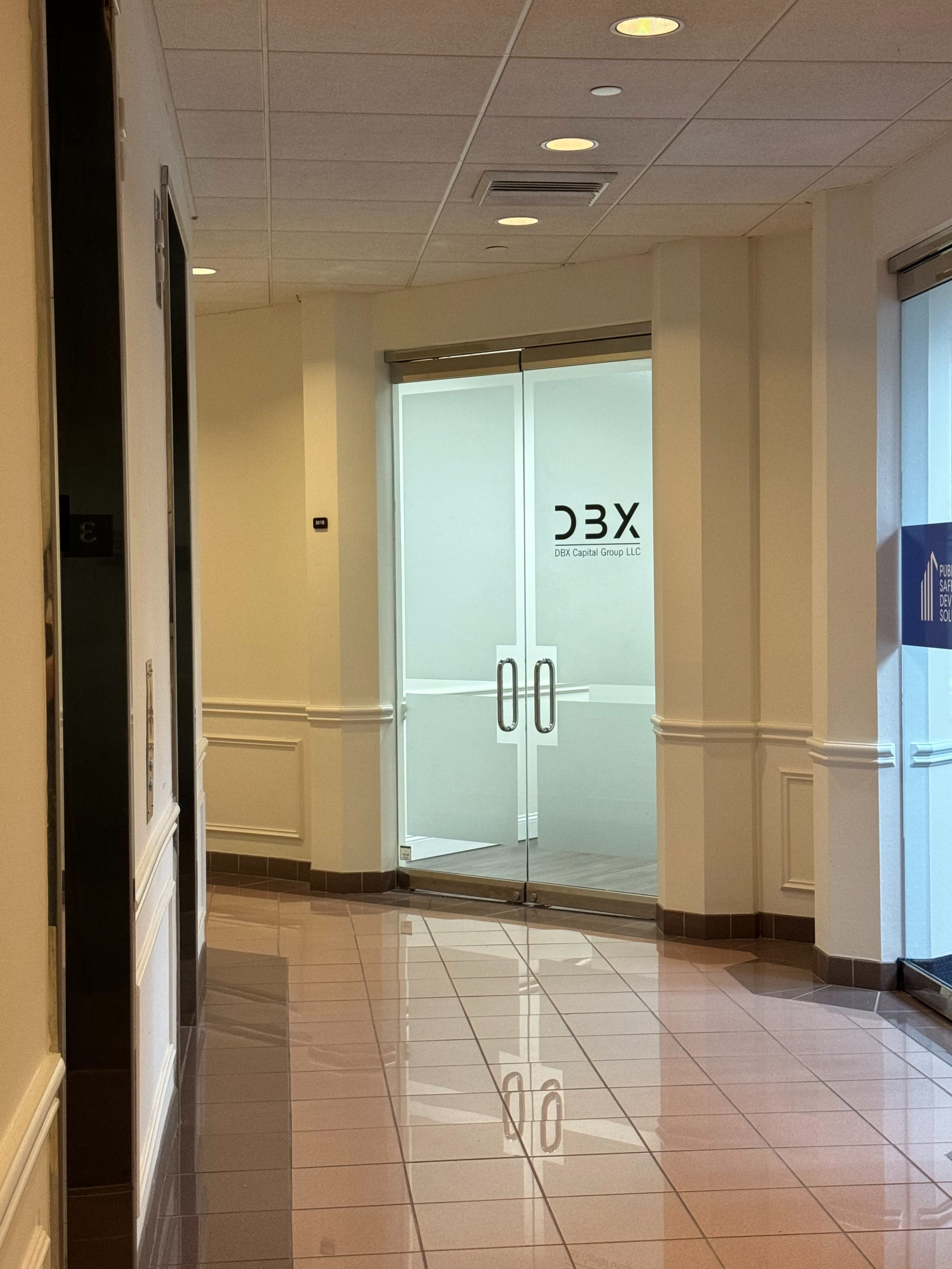 Professional and quiet conference room with wifi and smart TV, Palm ...