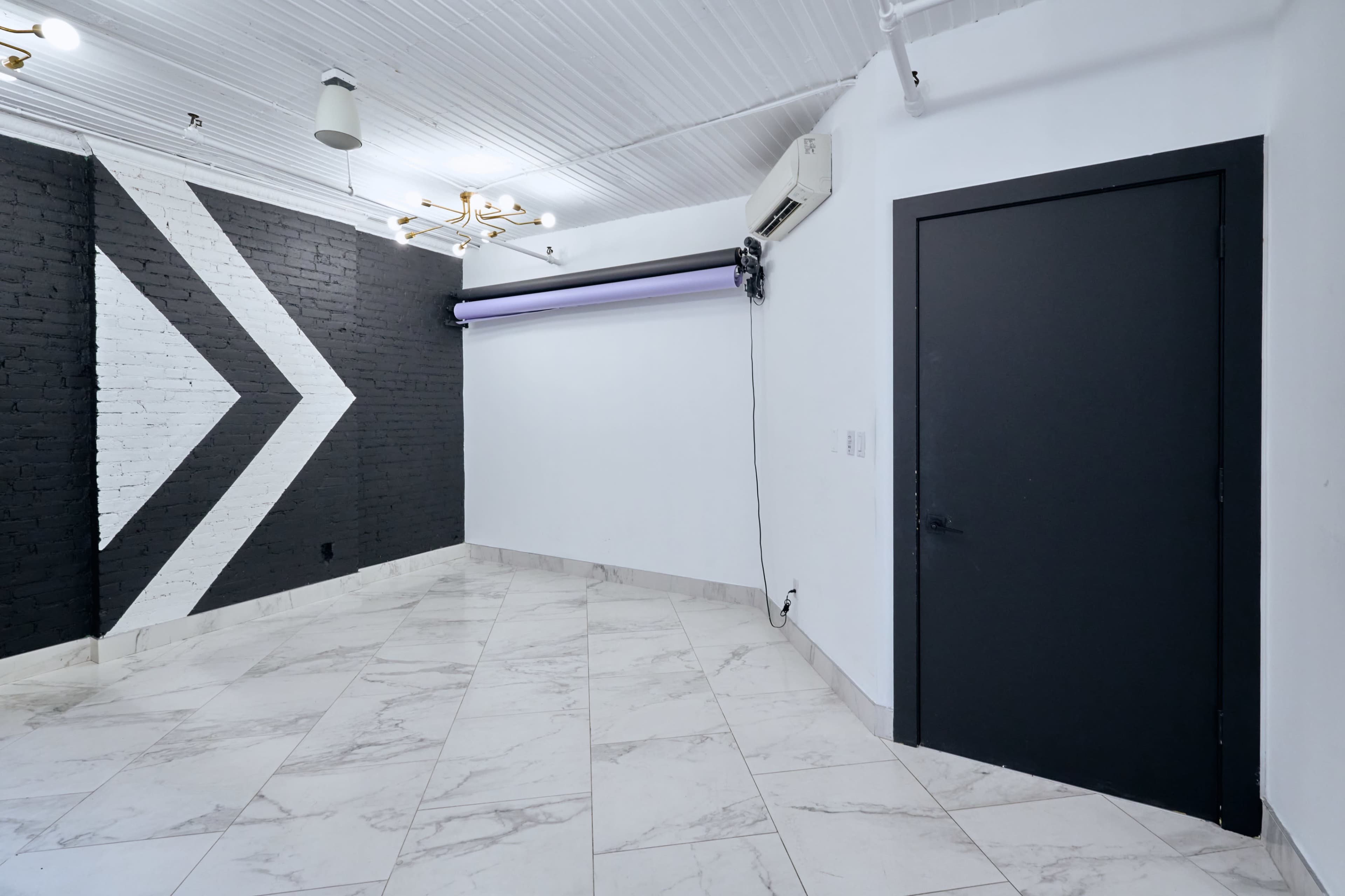 Studio Exhibit | Bright and Cozy Lower East Side Studio: Ideal for ...