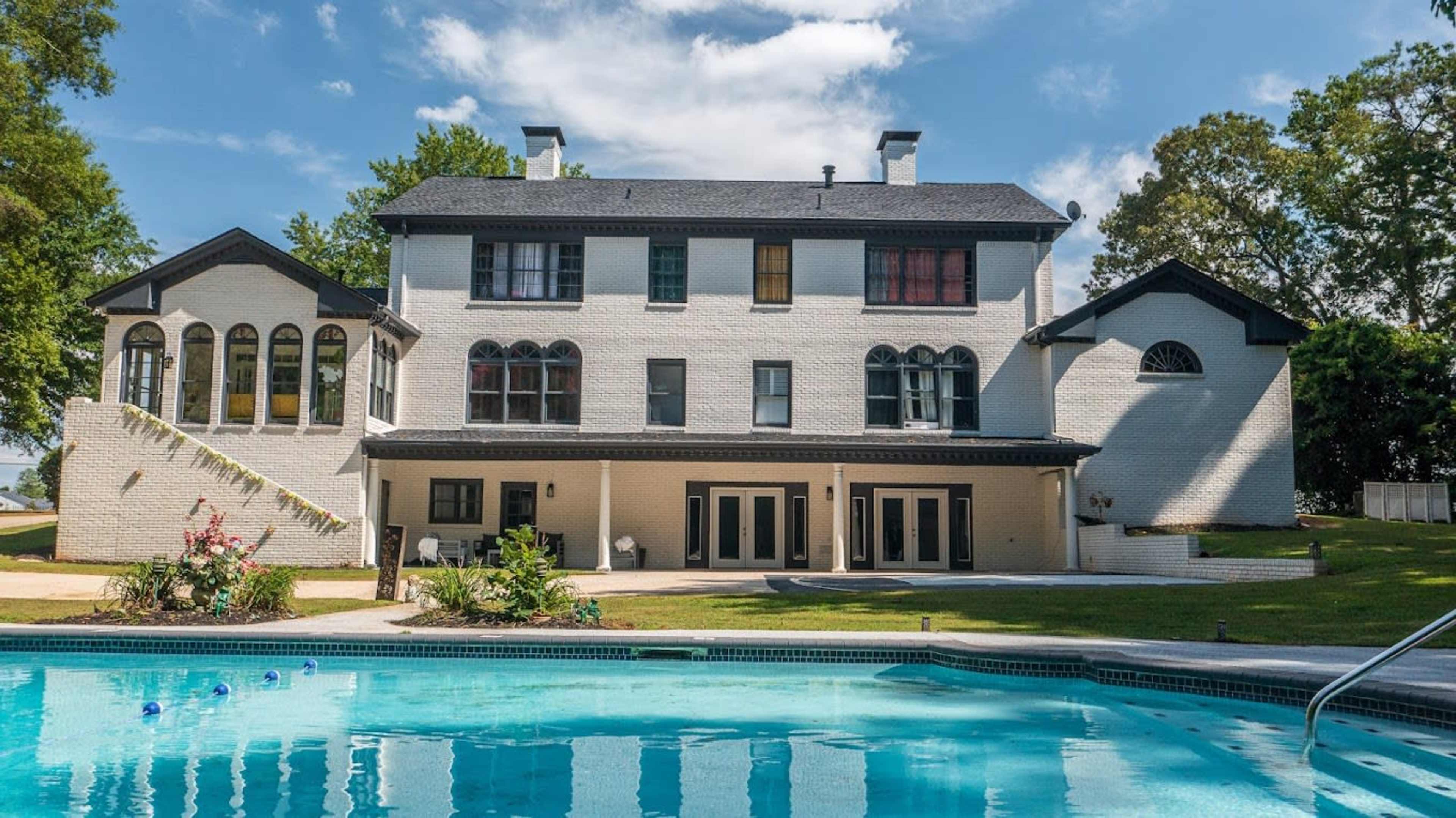 Private Luxurious Mansion w/ Pool, Mableton, GA | Off-Site | Peerspace