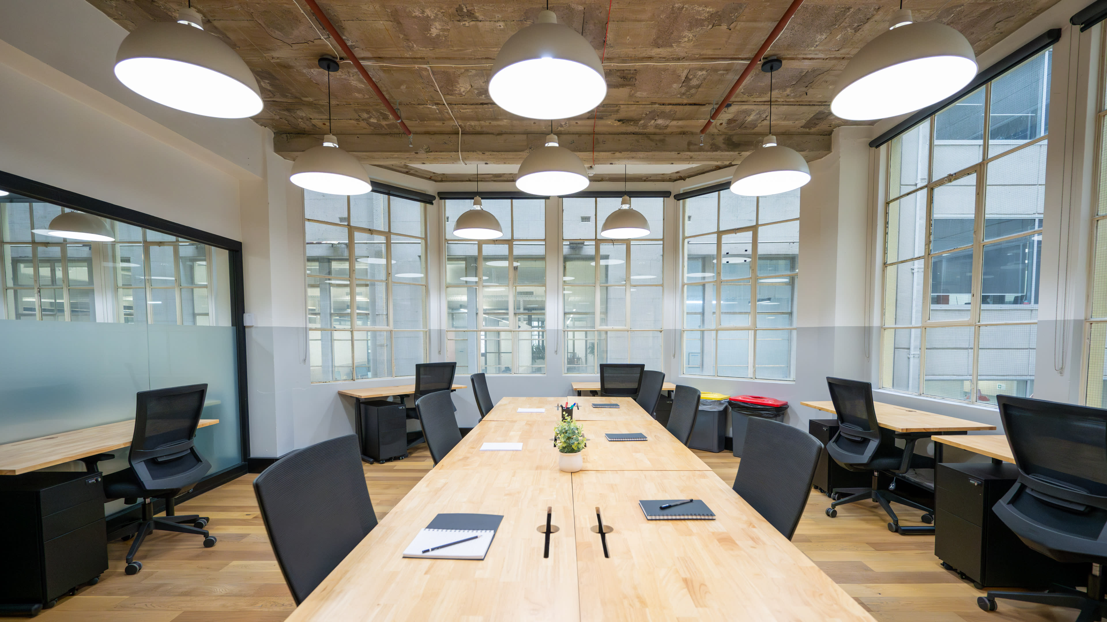 Bright and Spacious 4-Seater Meeting Room for Collaborative Sessions ...